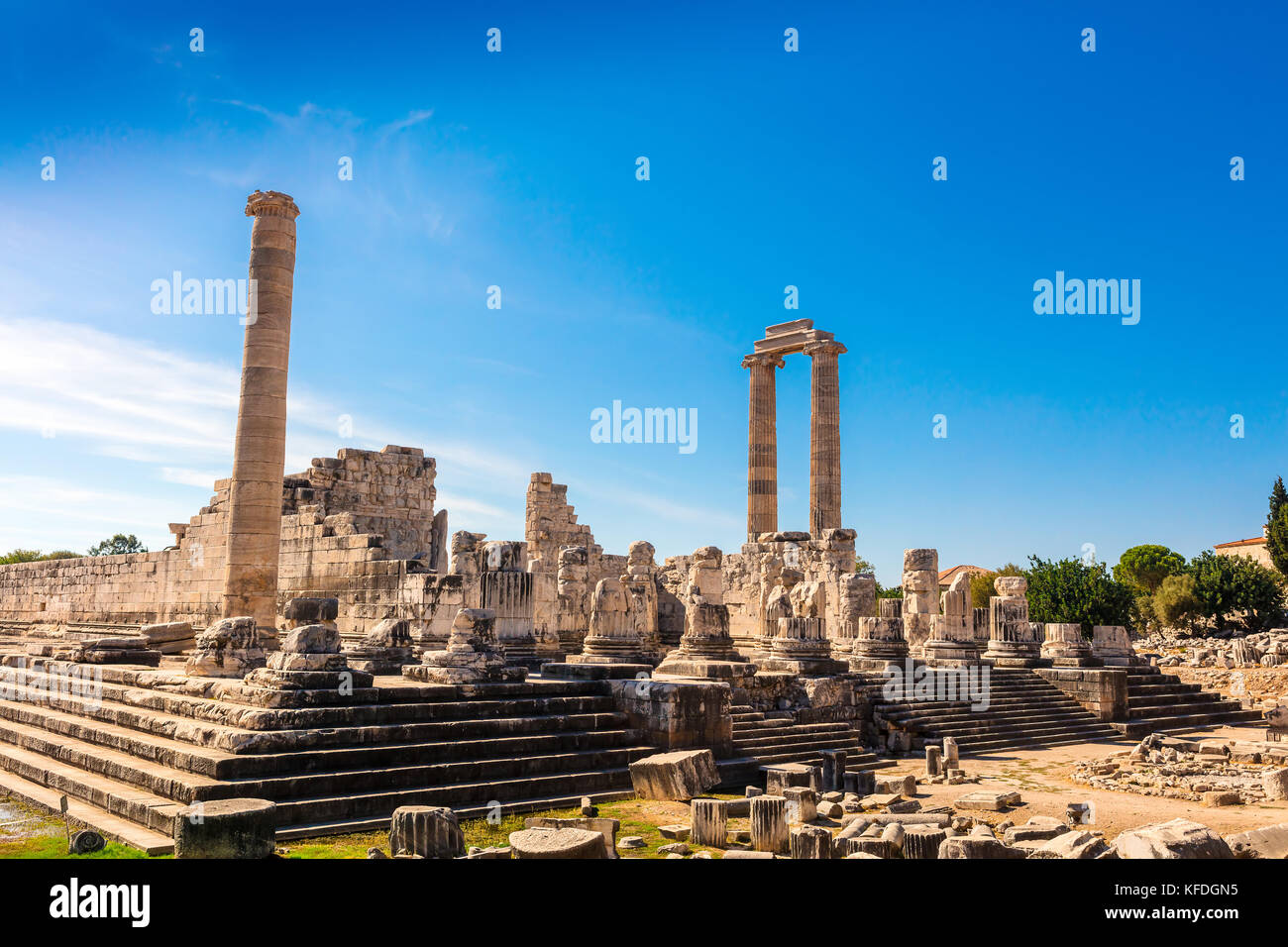 Apollon tempel didymaion -Fotos und -Bildmaterial in hoher Auflösung ...