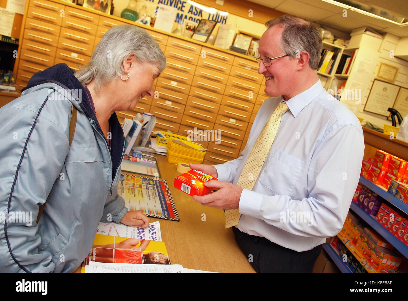 Pill dispensers -Fotos und -Bildmaterial in hoher Auflösung – Alamy