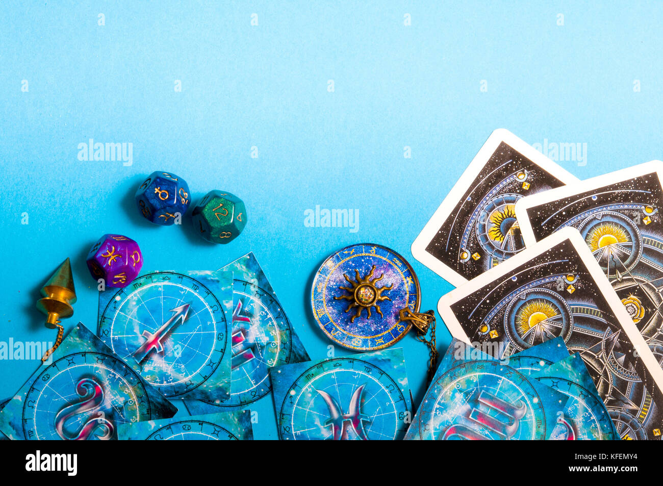 Esoterische karten -Fotos und -Bildmaterial in hoher Auflösung – Alamy