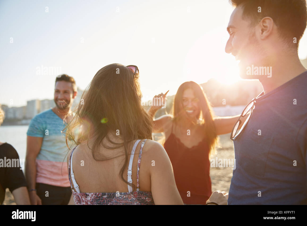 Freunde Tanzen Stockfotos und -bilder Kaufen - Alamy