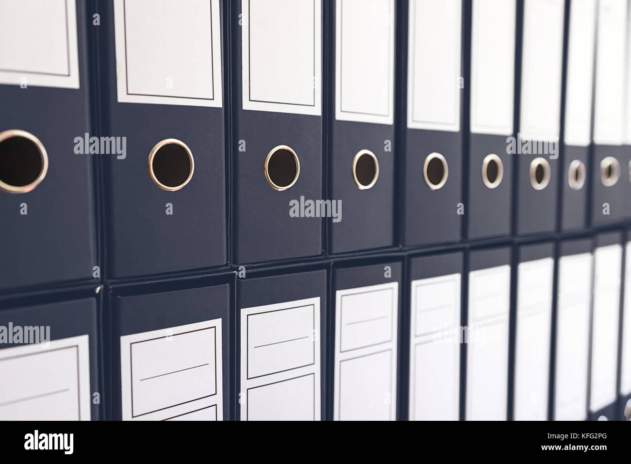 Binder Ordner im Regal, Bindemittel in einer Reihe Stockfotografie - Alamy