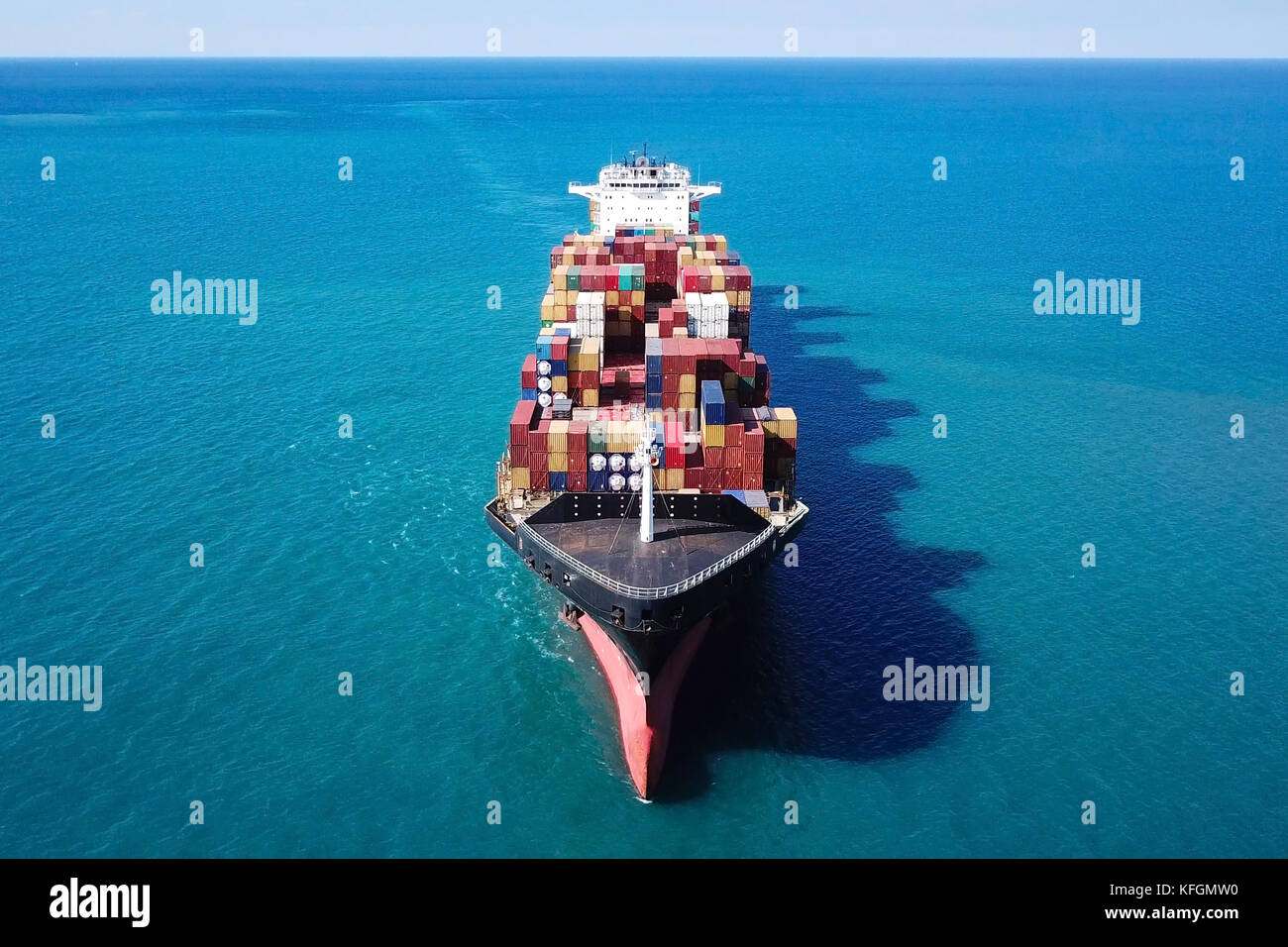 Containerschiff luftbild -Fotos und -Bildmaterial in hoher Auflösung ...
