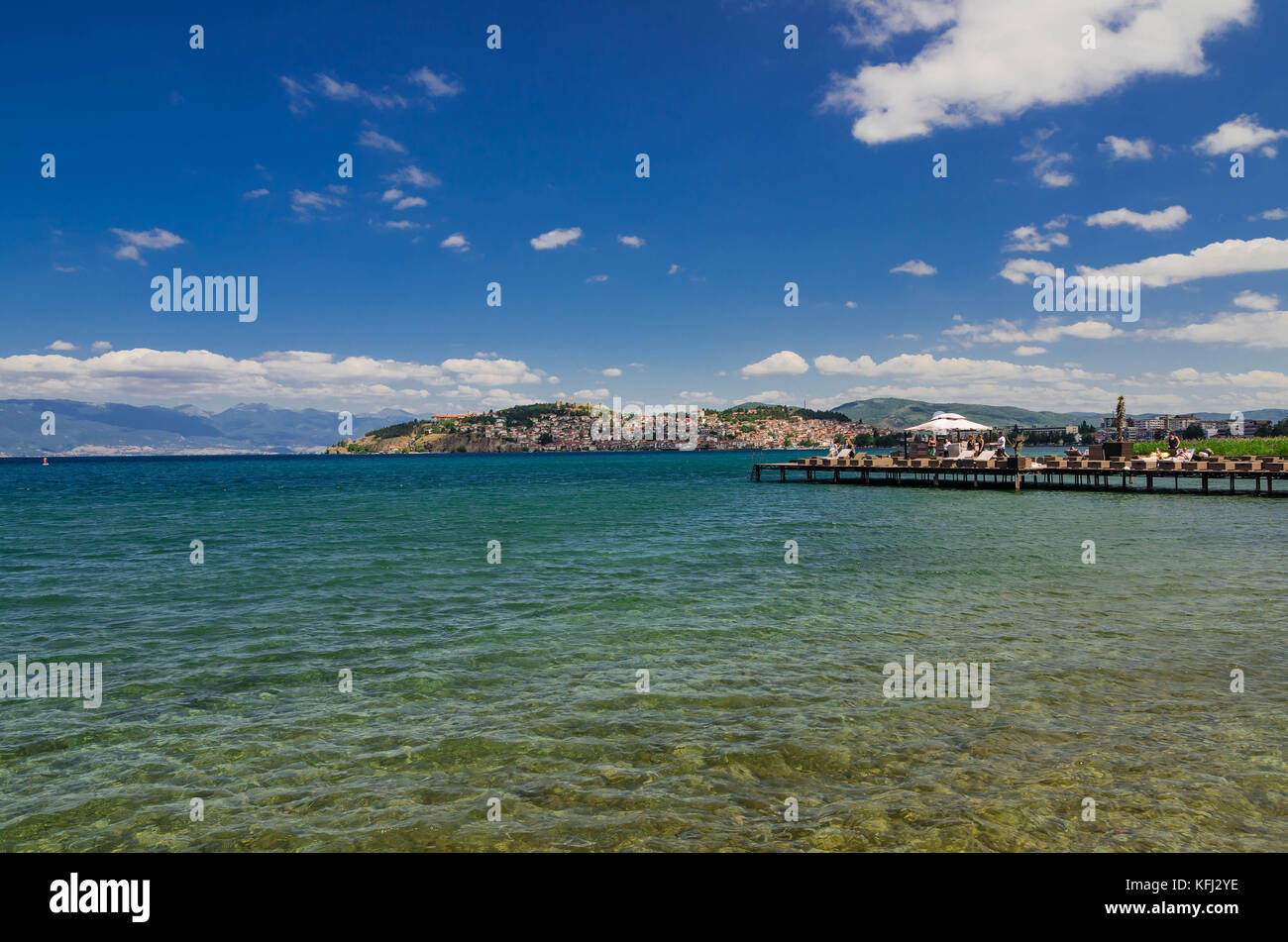 Ohrid See und die Strände rund um den See mit dem Hintergrund Szene von ...