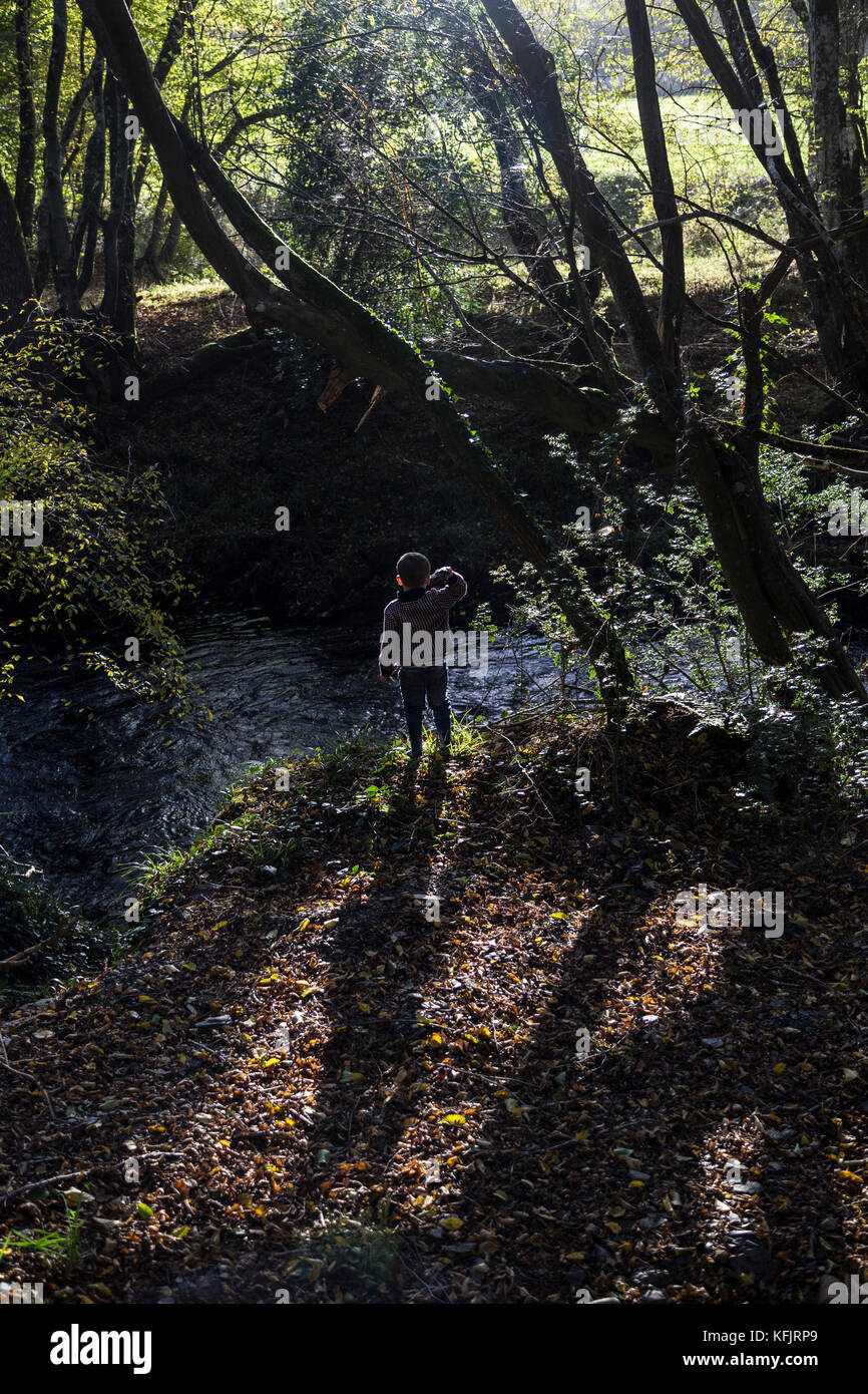 Poo sticks Stockfotos und -bilder Kaufen - Alamy