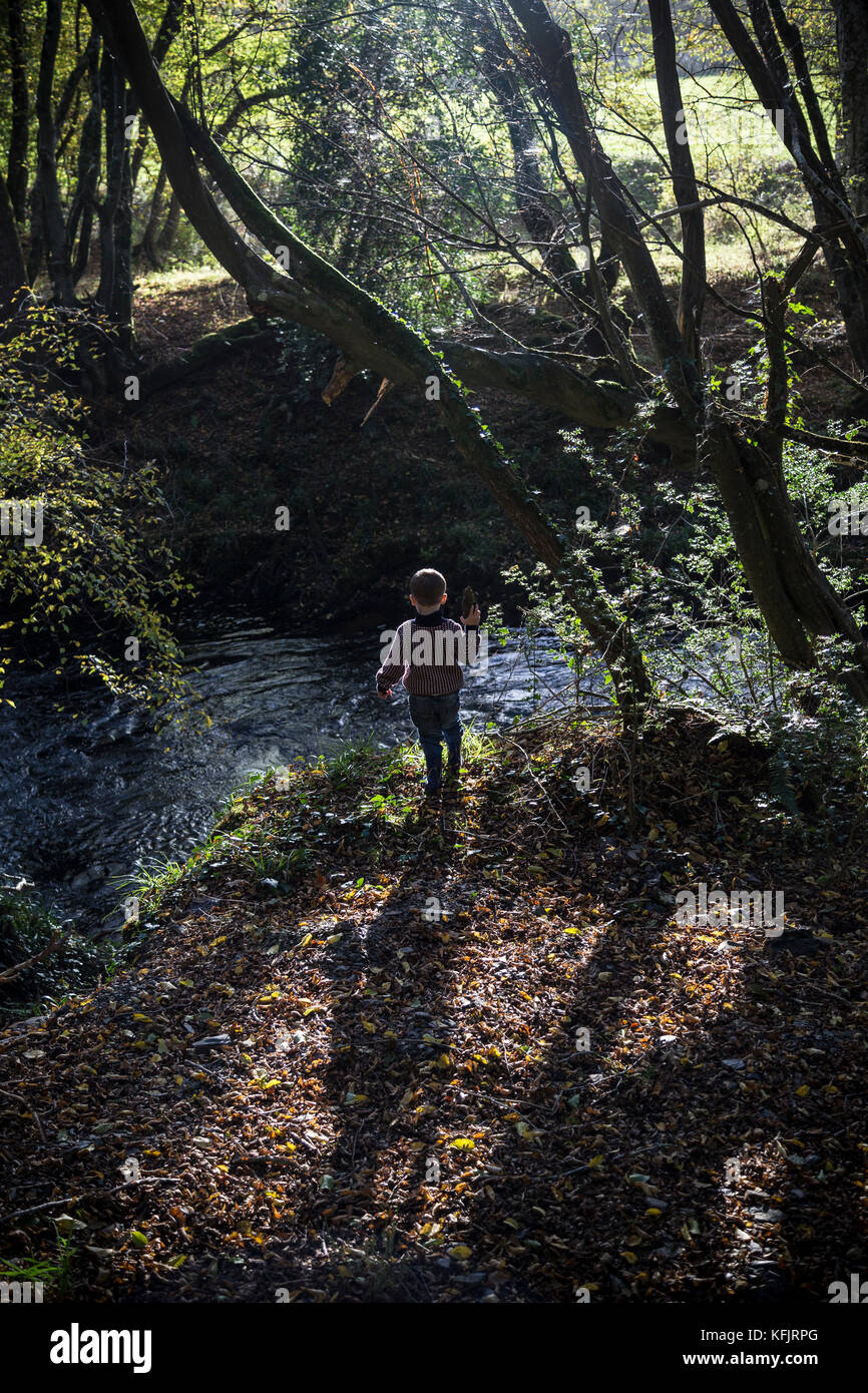 Poo sticks Stockfotos und -bilder Kaufen - Alamy