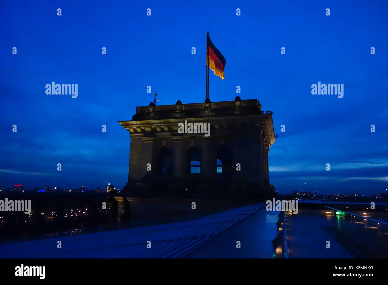 Wahl reichstag -Fotos und -Bildmaterial in hoher Auflösung – Alamy