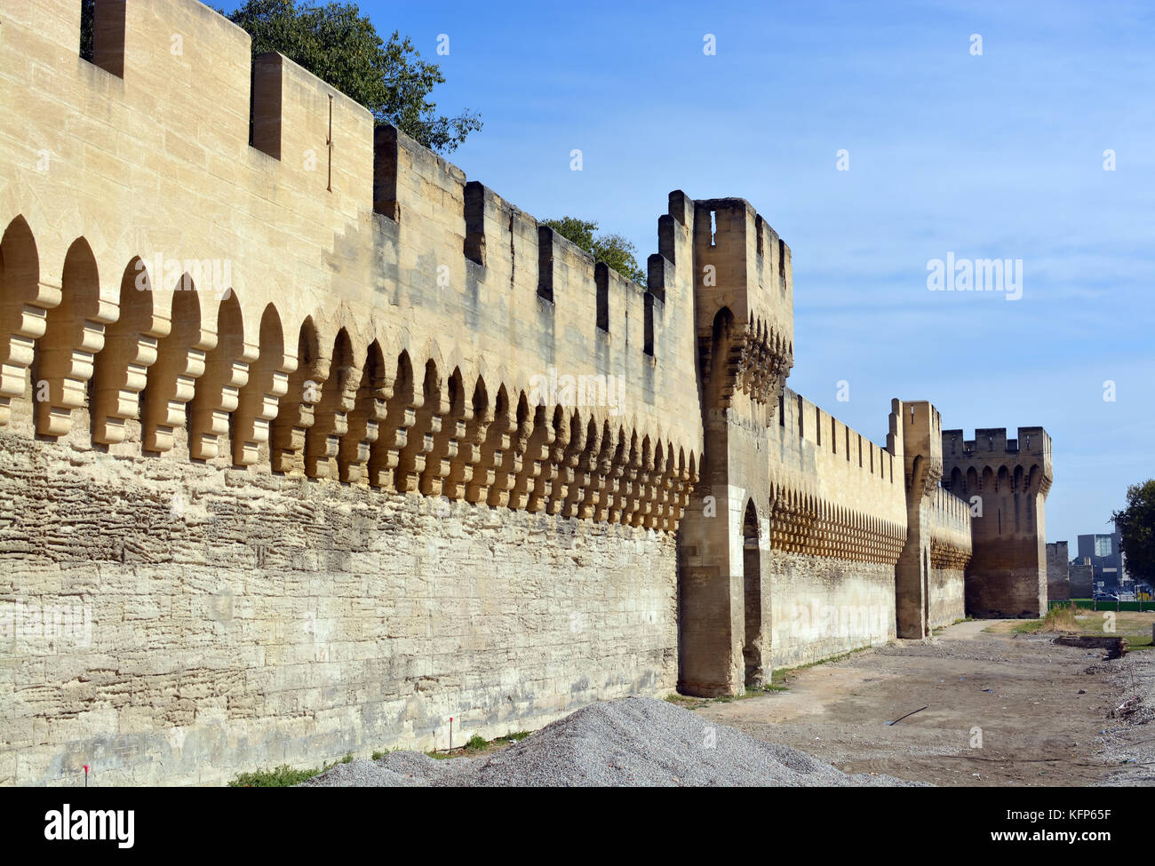 Stadtmauer von avignon -Fotos und -Bildmaterial in hoher Auflösung – Alamy