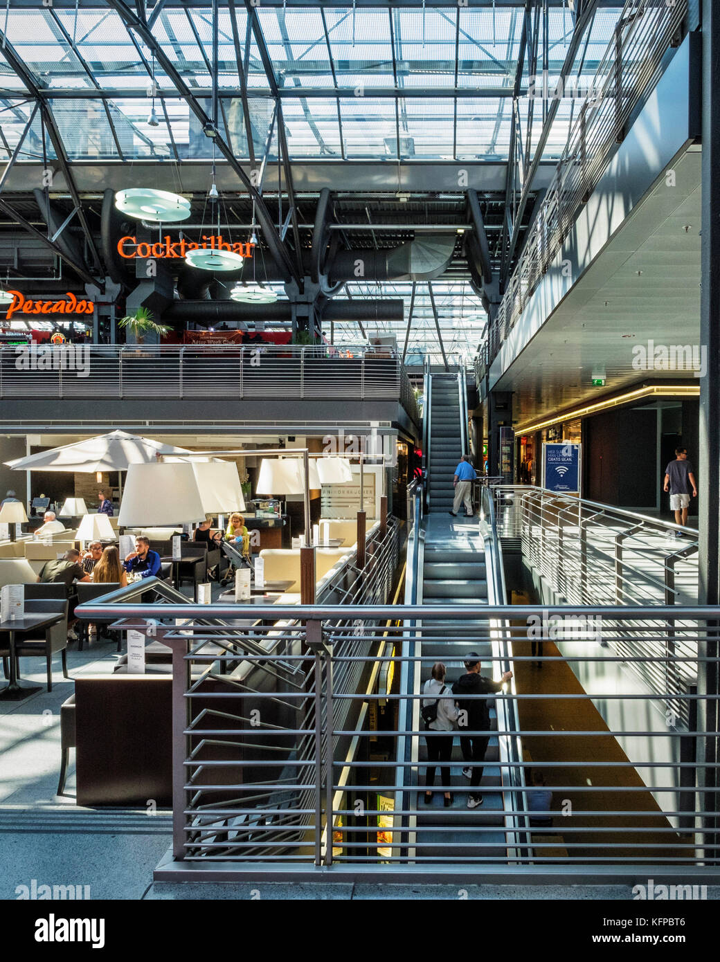 Berlin, Tegel. Hallen am Borsigturm, Luxus Shopping Center, Borsig Turm ...