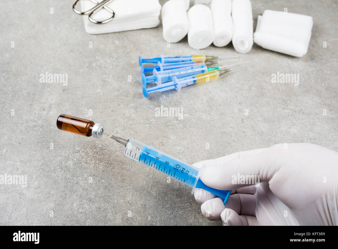 Intramuscular Injection Stockfotos & Intramuscular Injection Bilder - Alamy