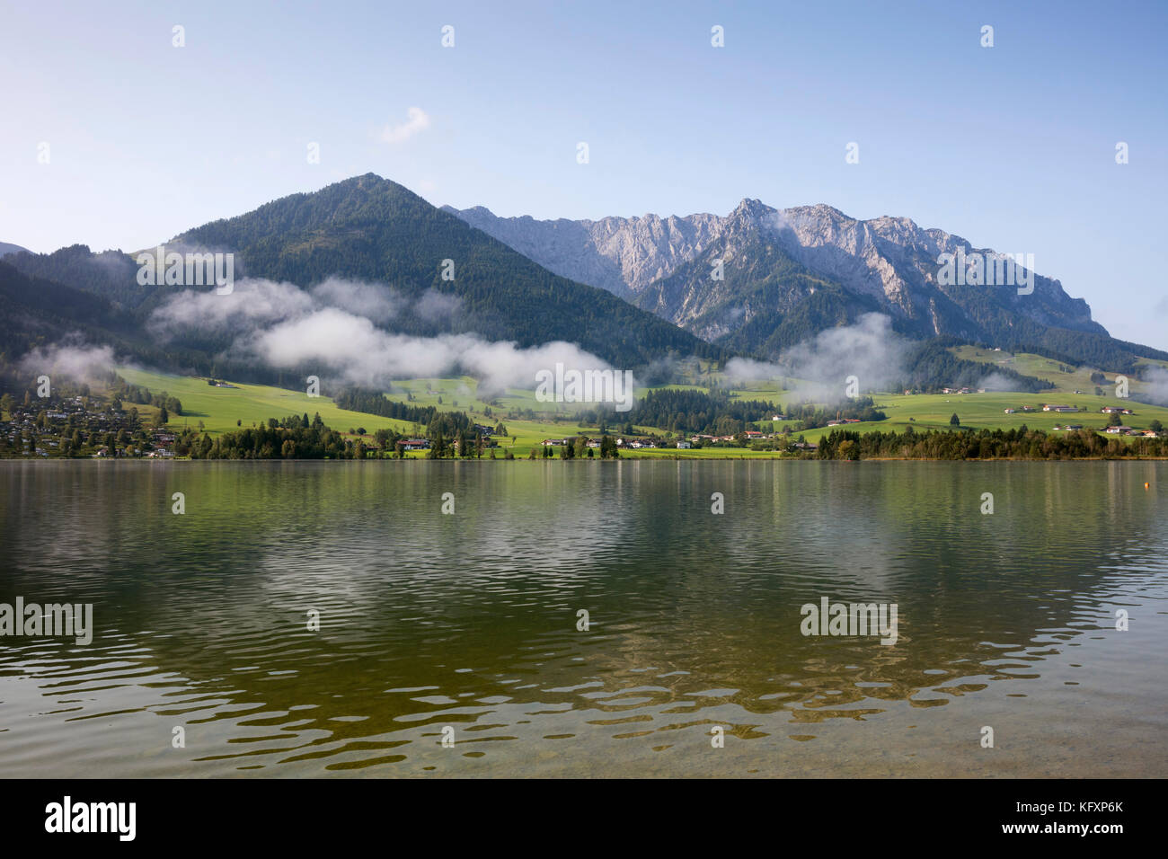 Walchsee mit zahmer kaiser -Fotos und -Bildmaterial in hoher Auflösung ...