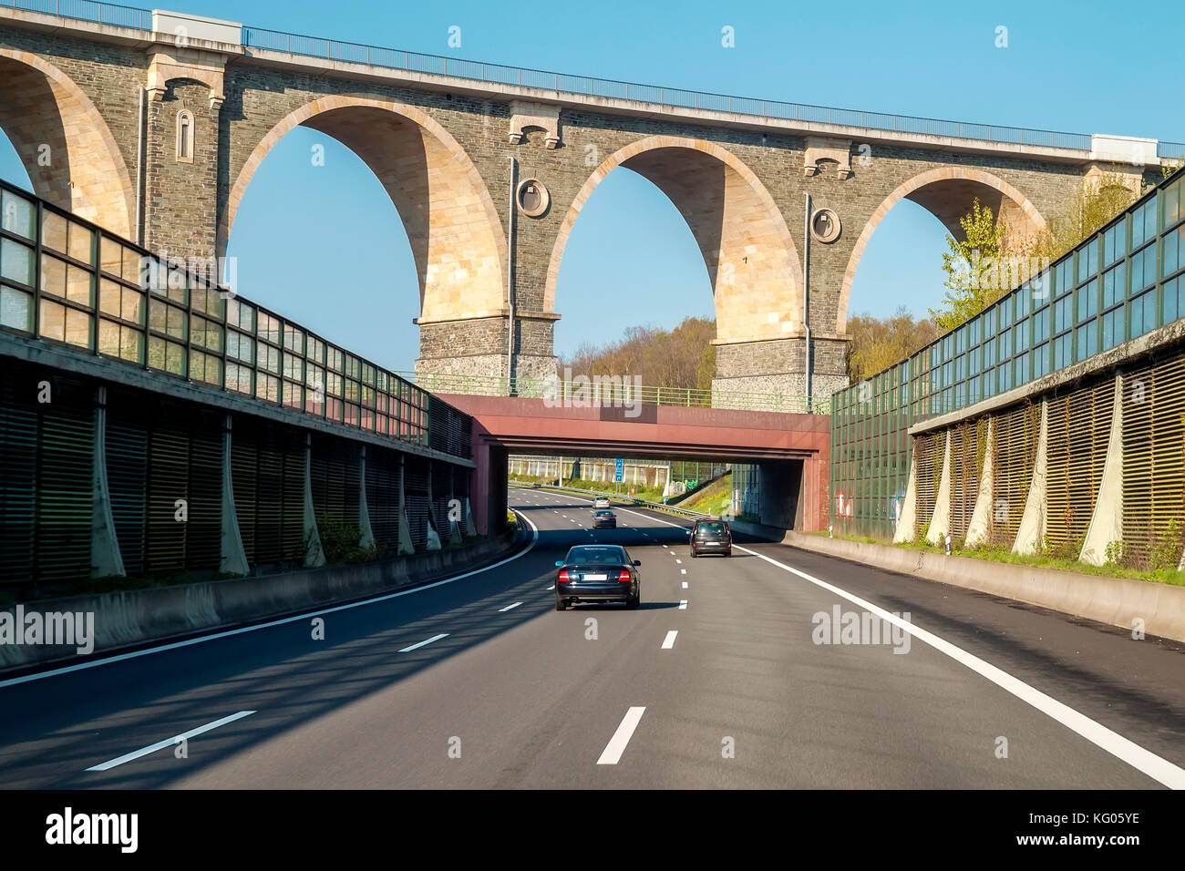 Dresden, Deutschland - 12. Juni 2017: Geschwindigkeit Straße Autobahn ...