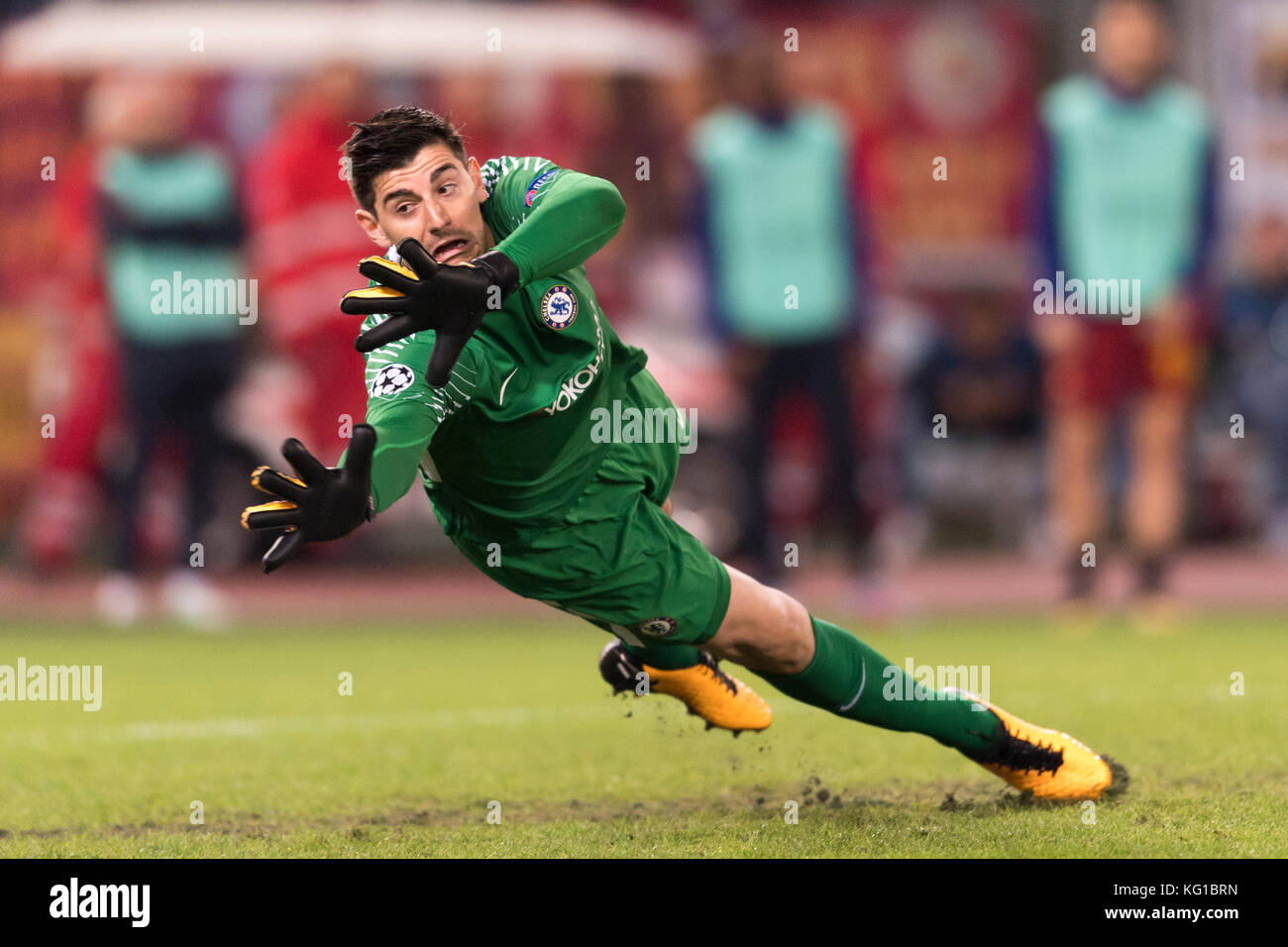 Chelsea Goalkeeper Thibaut Courtois Stockfotos und -bilder Kaufen - Alamy