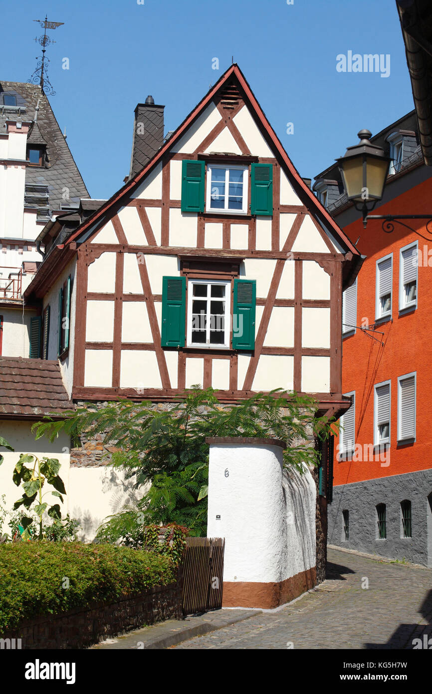 Rüdesheim am Rhein, altes Fachwerkhaus in der Altstadt Stockfotografie ...