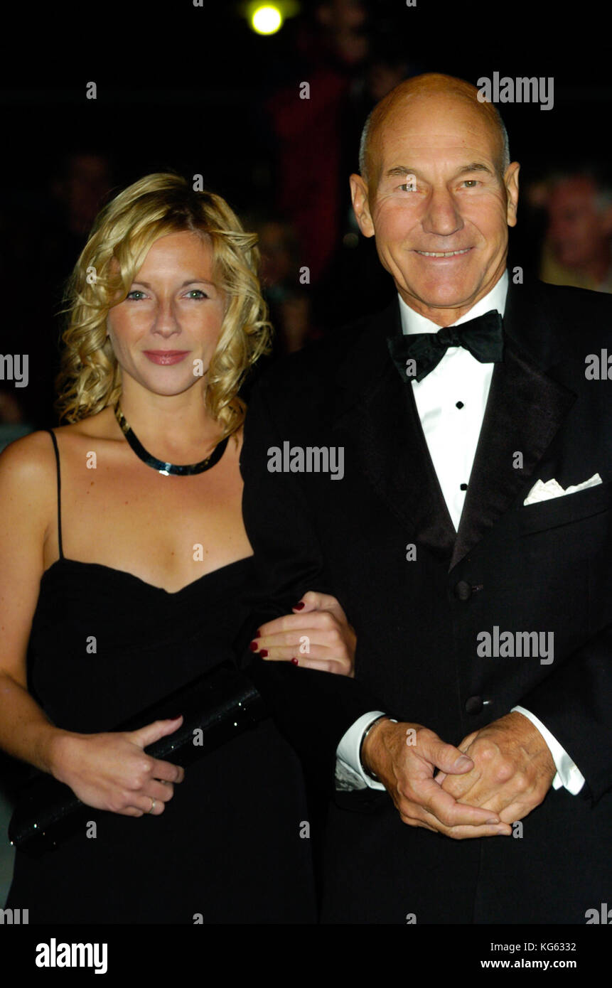 Lisa Dillon Knot Heart Lisa Dillon Lucy Editorial Stock Photo Stock