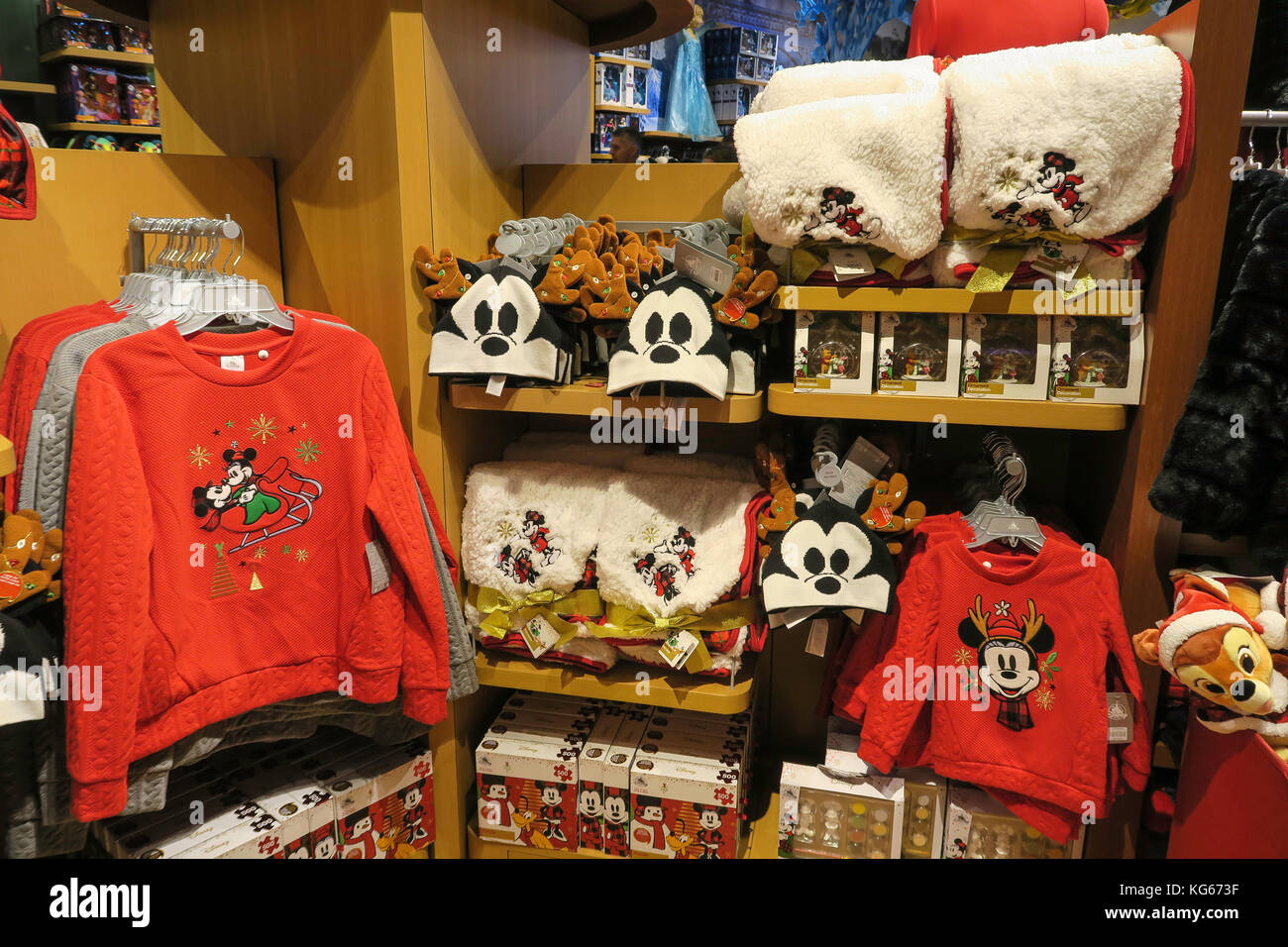 Disney store display -Fotos und -Bildmaterial in hoher Auflösung – Alamy