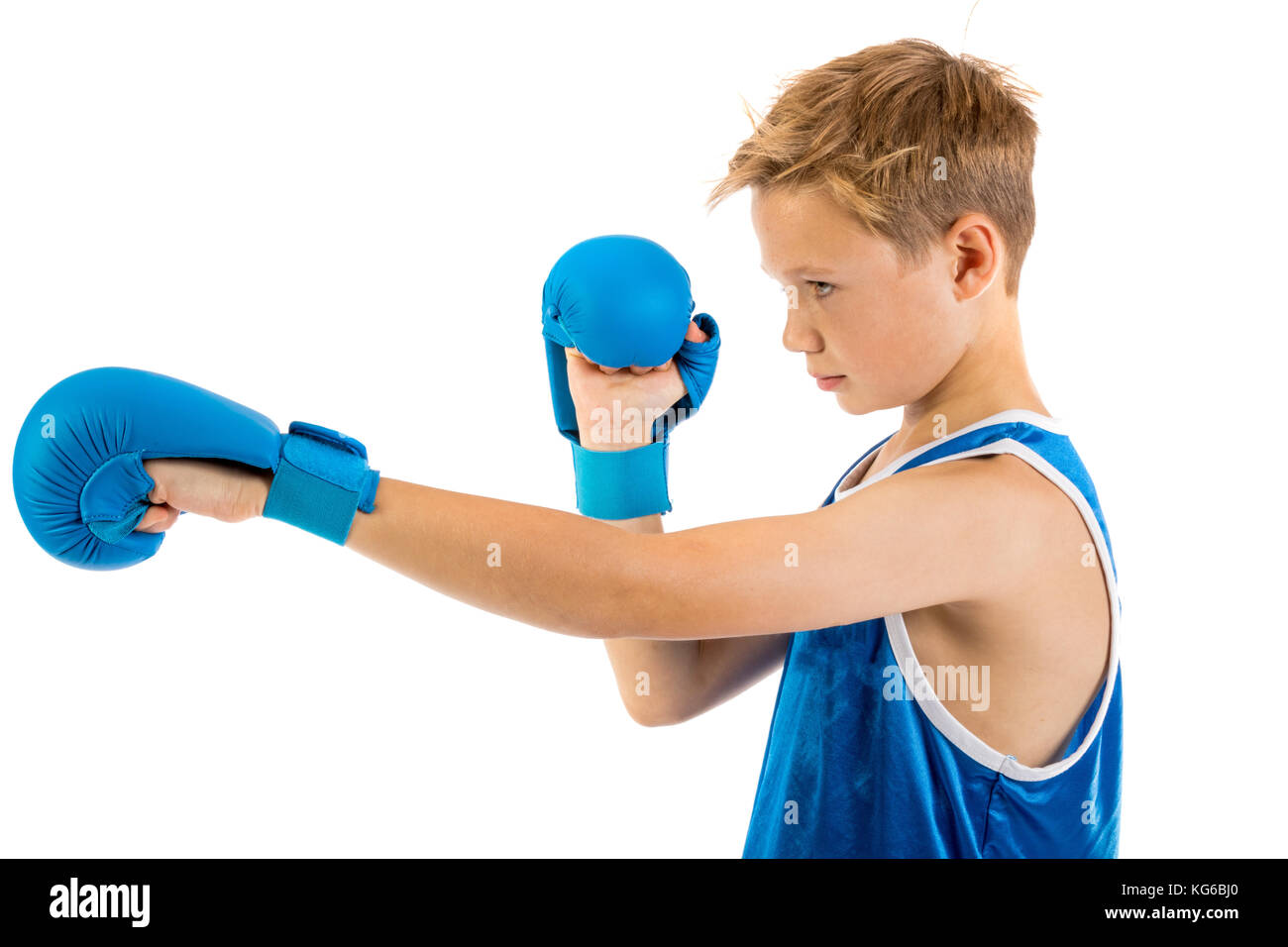 Boy boxing -Fotos und -Bildmaterial in hoher Auflösung – Alamy
