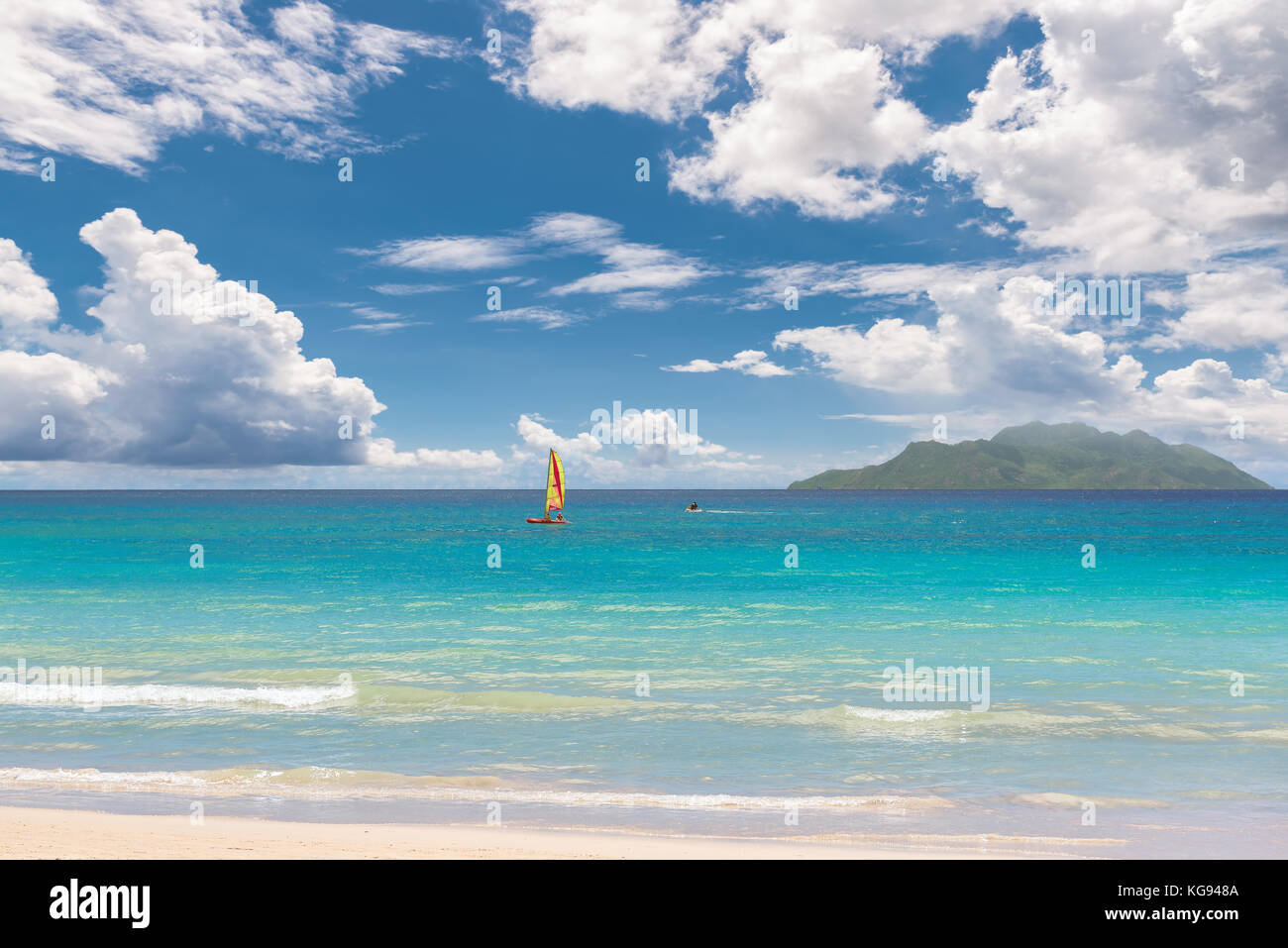 Yacht tropisch -Fotos und -Bildmaterial in hoher Auflösung – Alamy