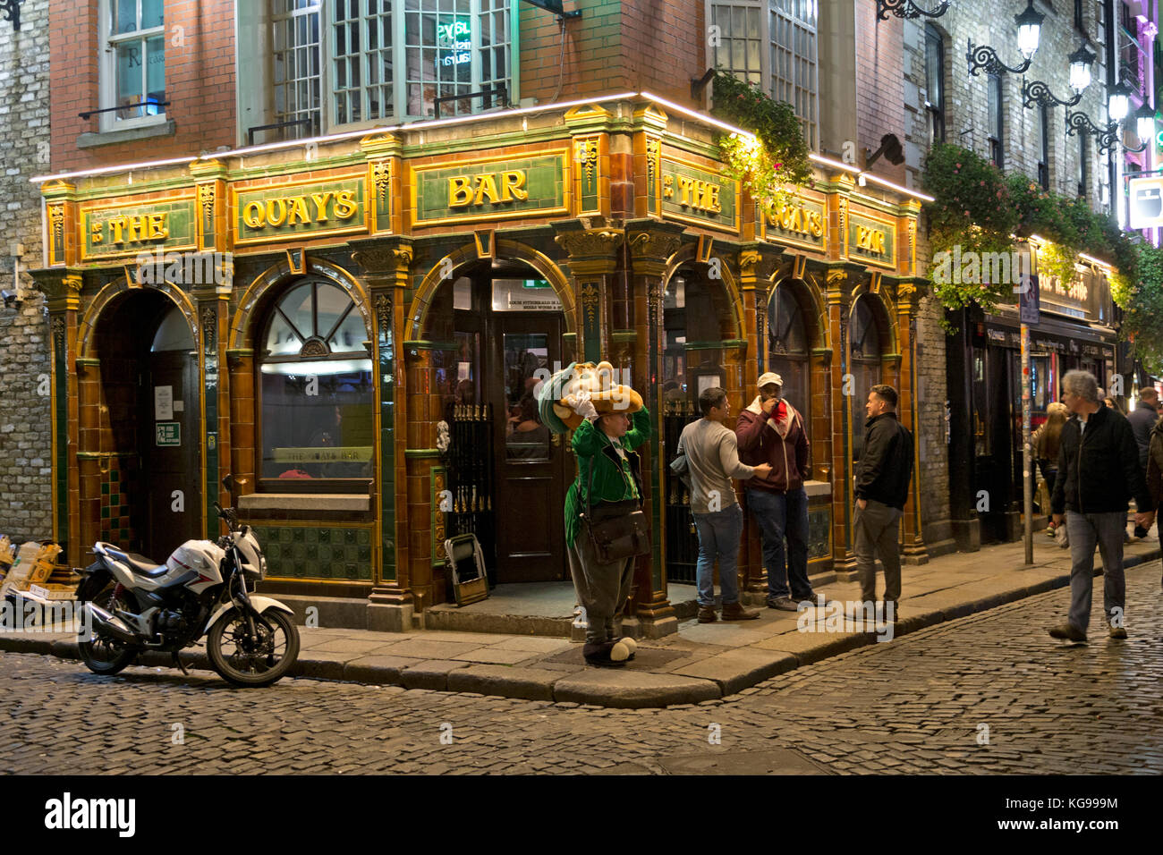 Quays bar -Fotos und -Bildmaterial in hoher Auflösung – Alamy