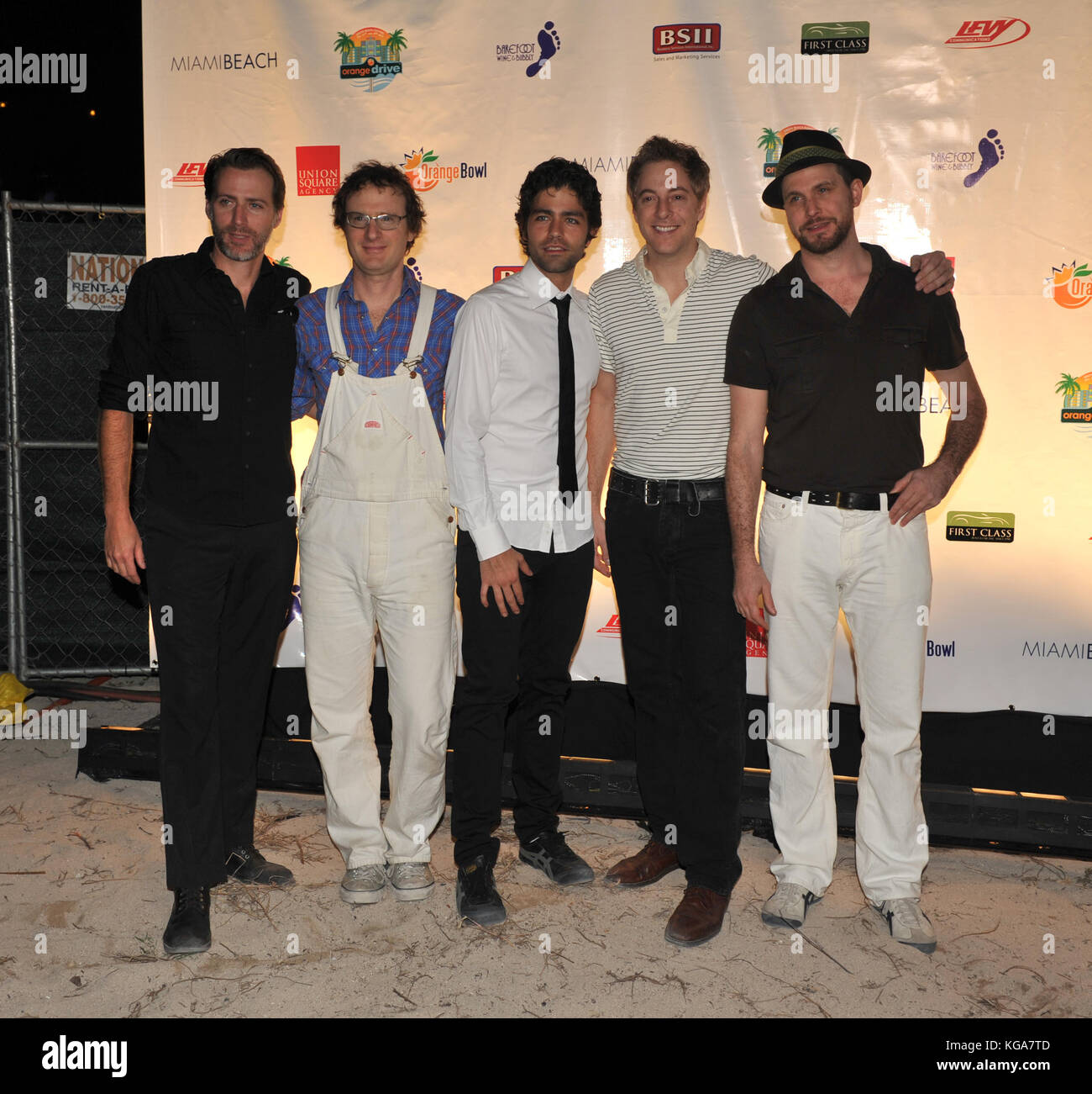 Miami BEACH, FL - 02. JANUAR: Die Honey Brothers (mit Adrian Grenier ...