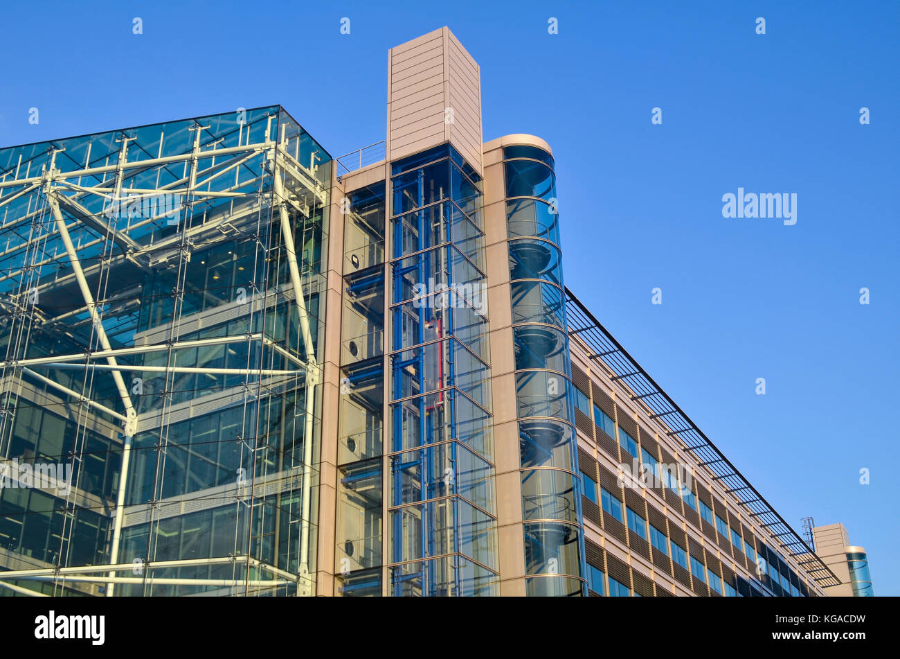 Glass atrium -Fotos und -Bildmaterial in hoher Auflösung – Alamy