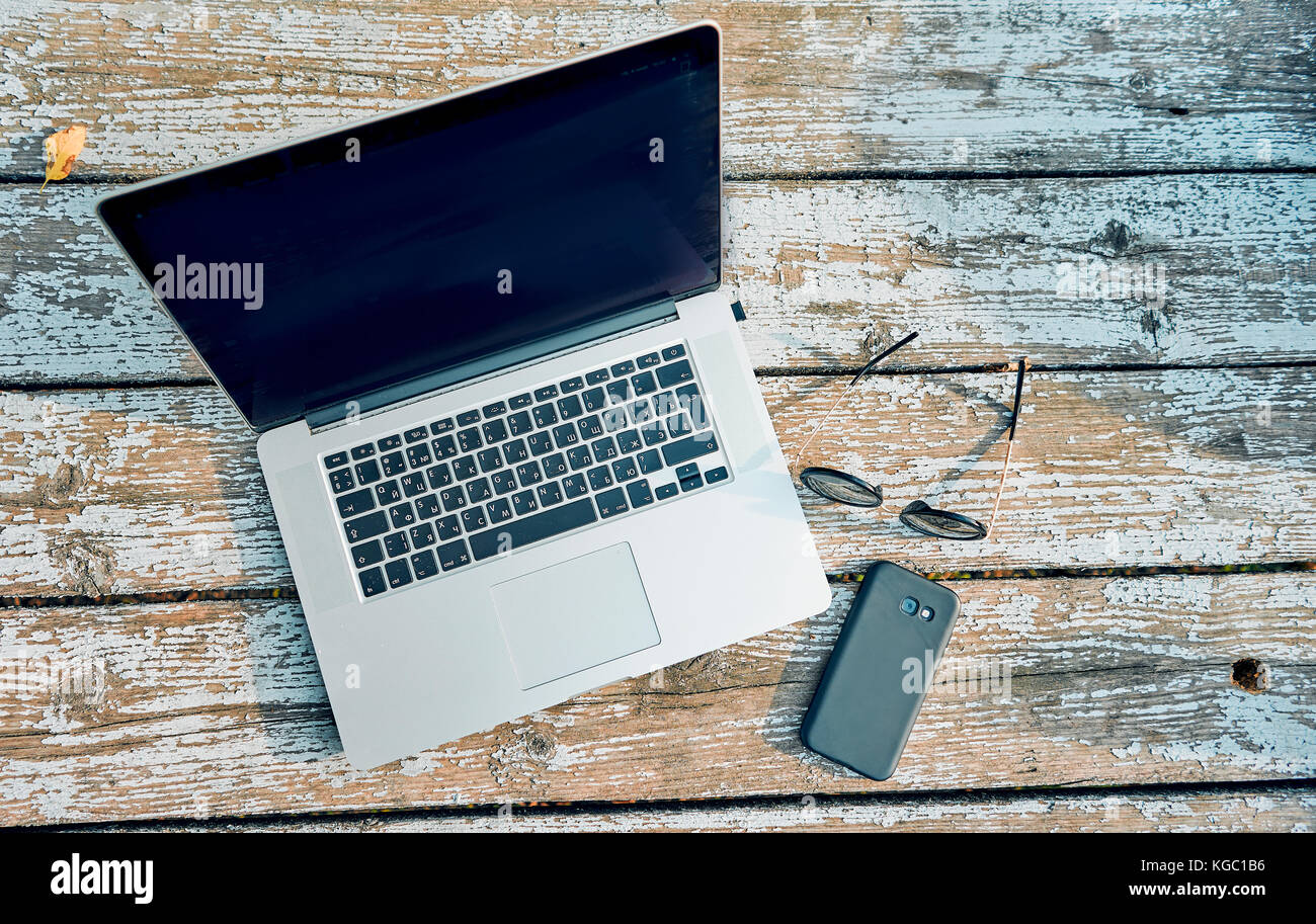 Laptop und natur -Fotos und -Bildmaterial in hoher Auflösung – Alamy