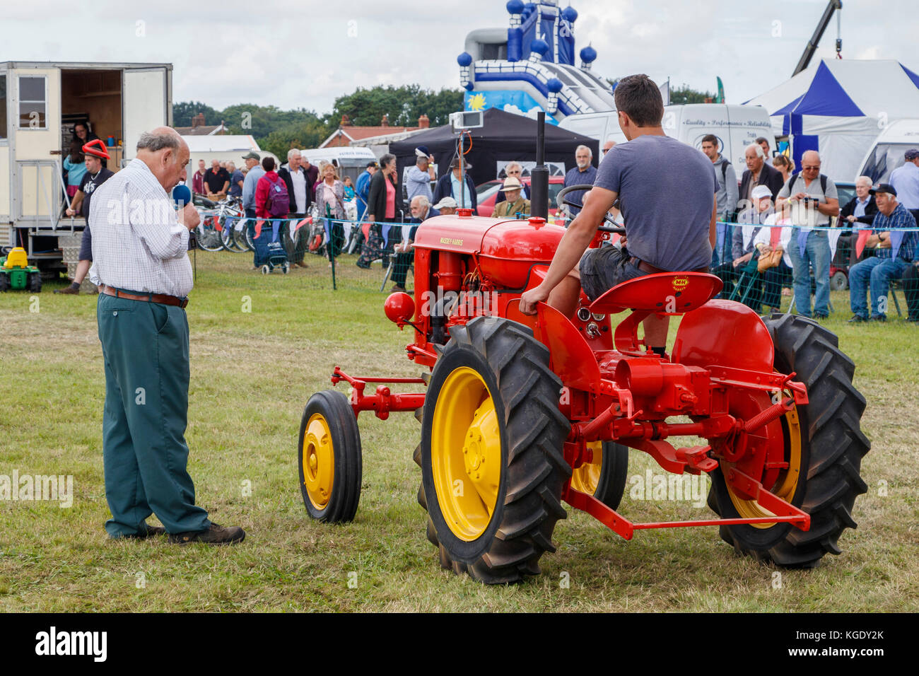 Massey harris pony -Fotos und -Bildmaterial in hoher Auflösung – Alamy