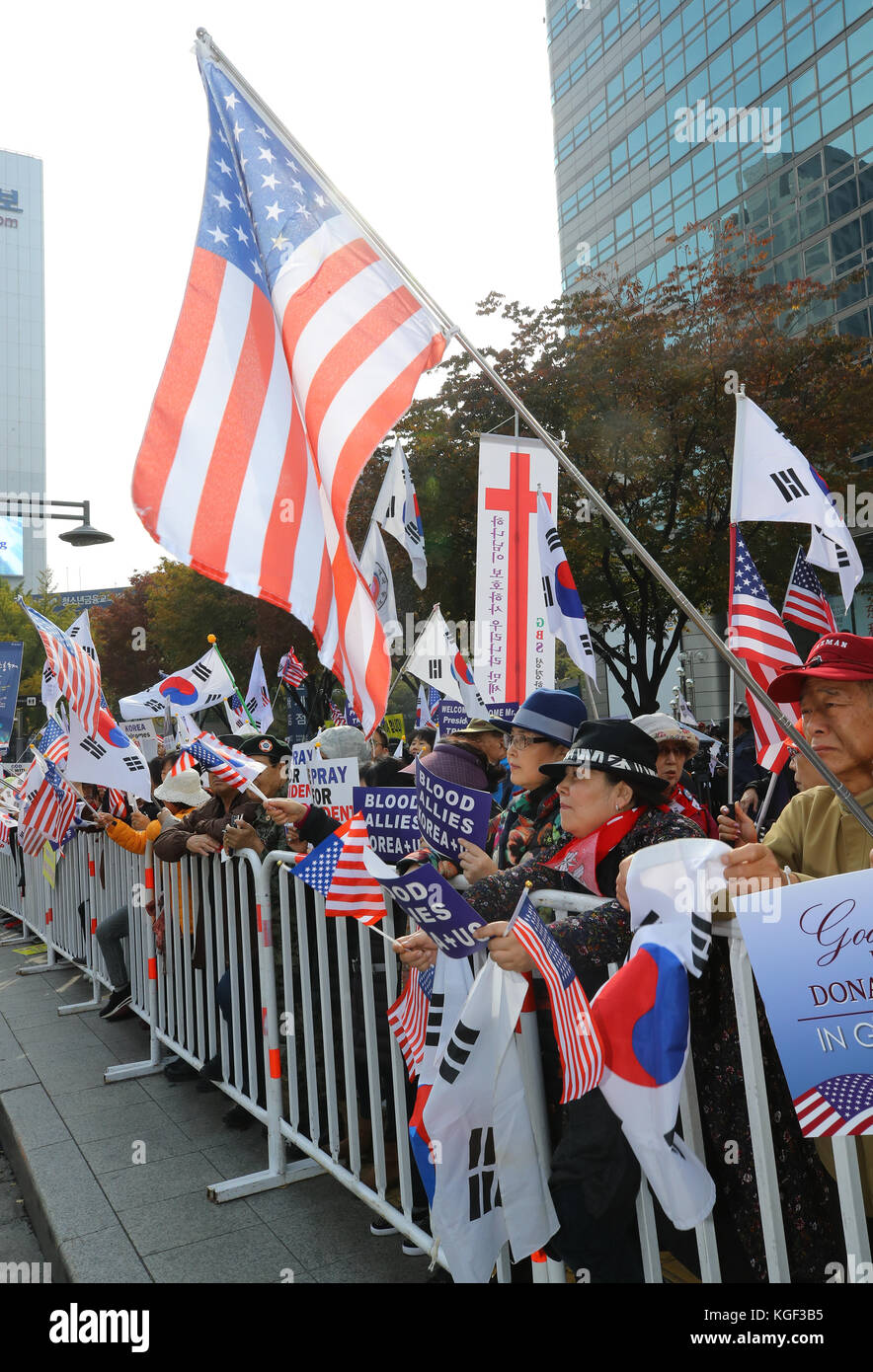 Seoul, Südkorea. 07 Nov, 2017. pro-us-Rally eine Gruppe von Leuten, die ...