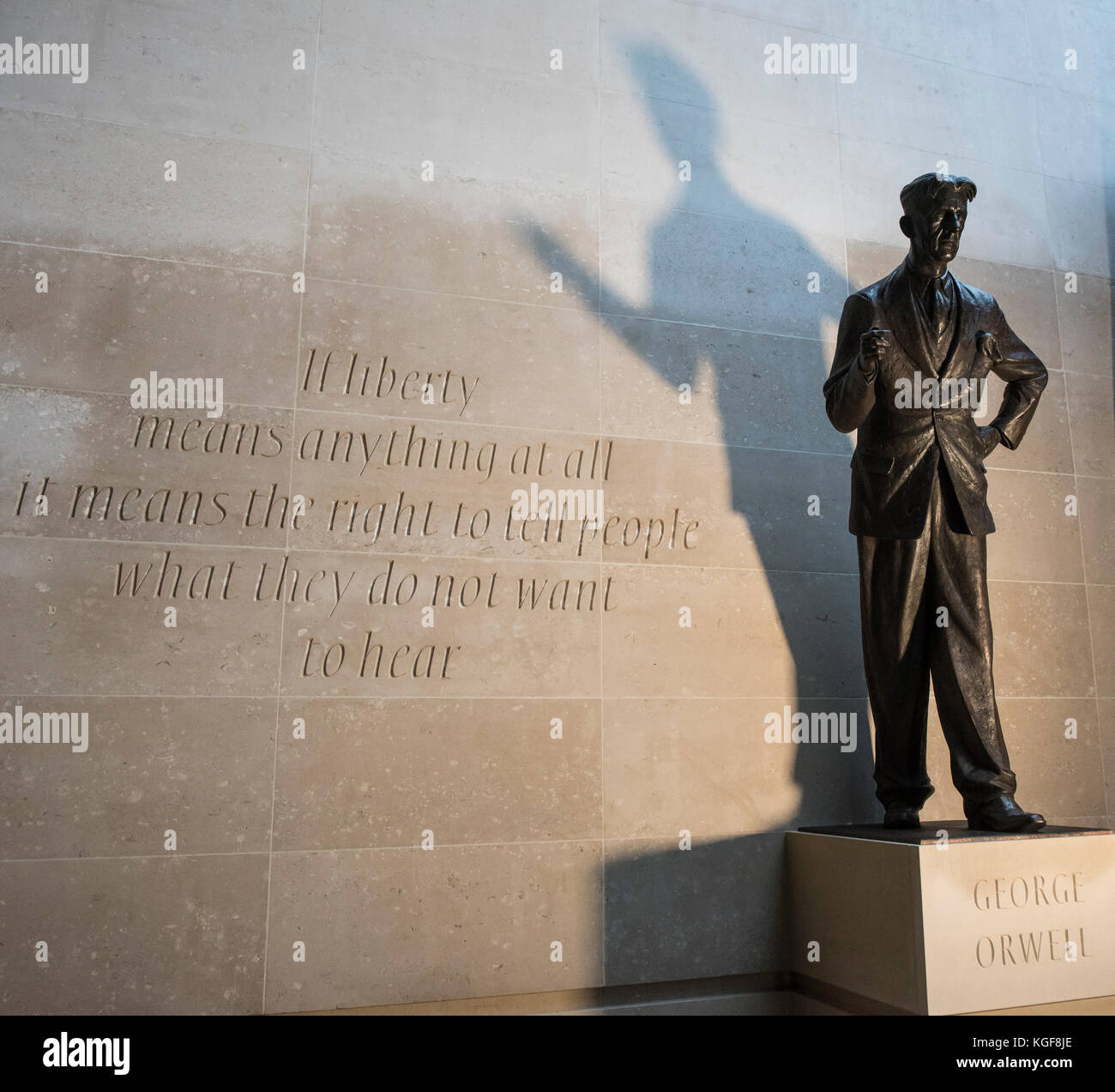 Statua di george orwell bbc -Fotos und -Bildmaterial in hoher Auflösung ...