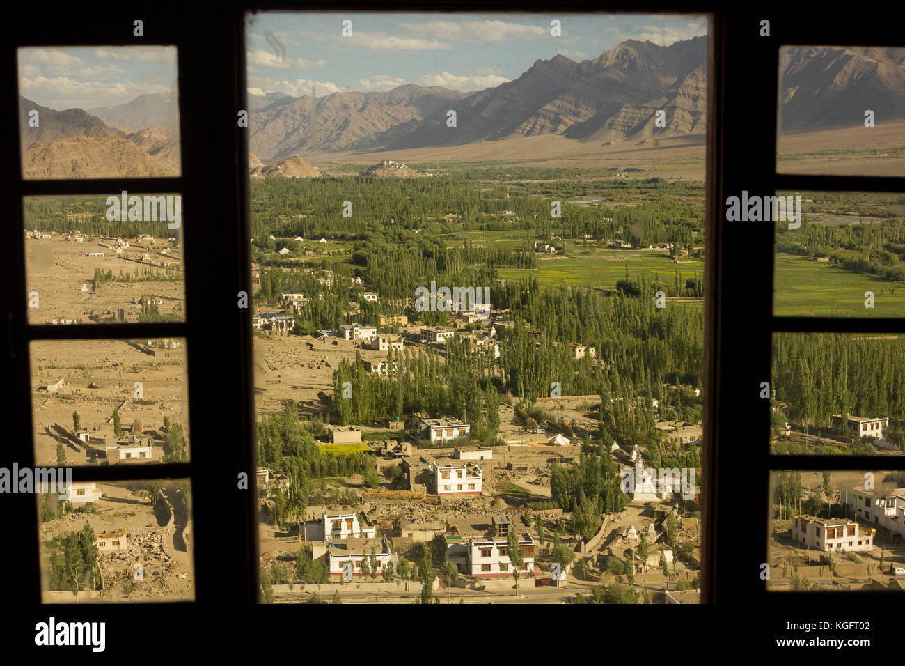 Monasterio de leh ladakh -Fotos und -Bildmaterial in hoher Auflösung ...