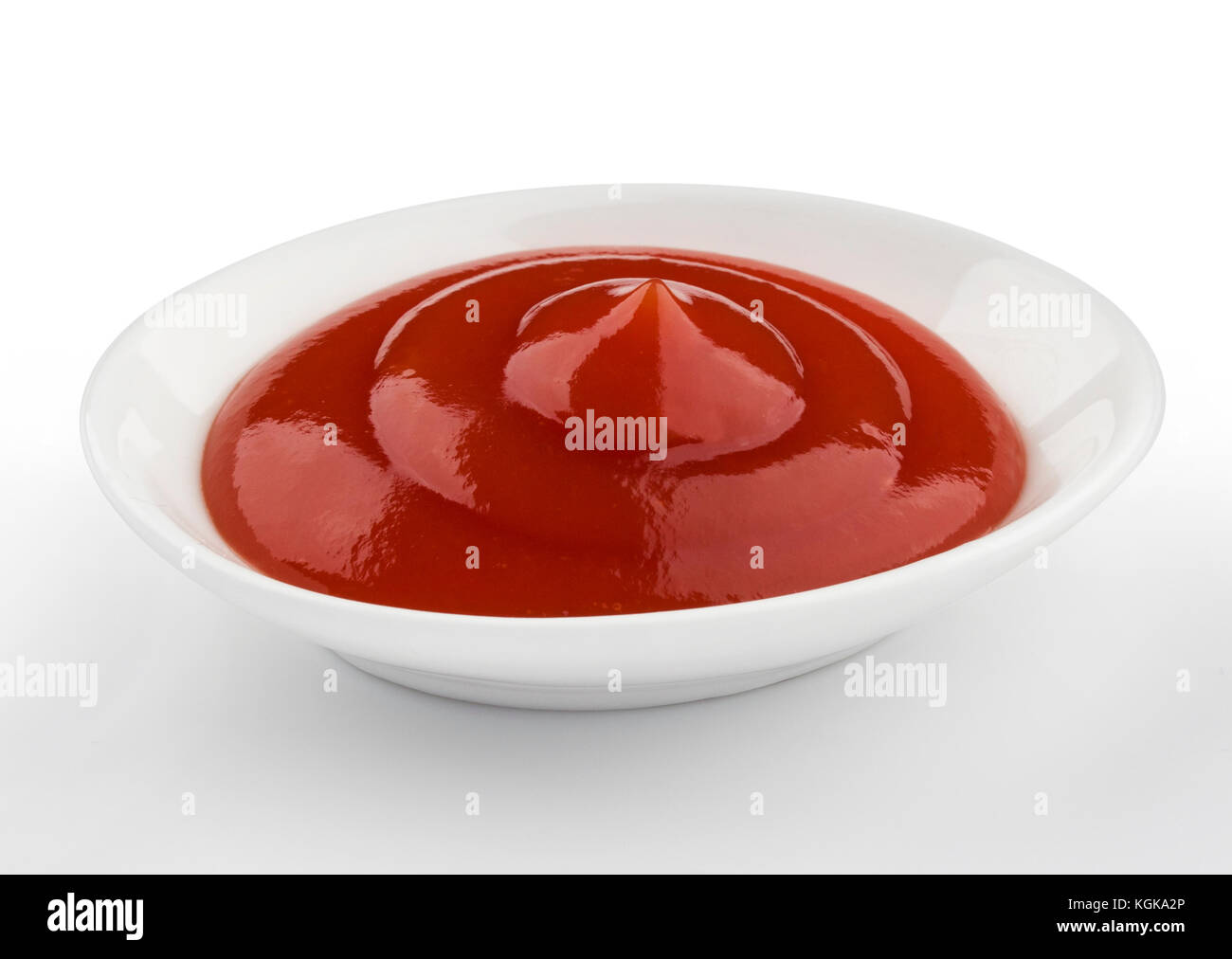 Kleine portion Ketchup, Tomatensauce auf weißem Hintergrund ...