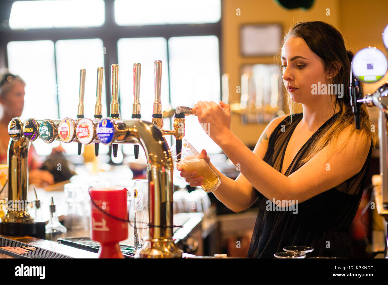 Barmaid Club Stockfotos und -bilder Kaufen - Alamy