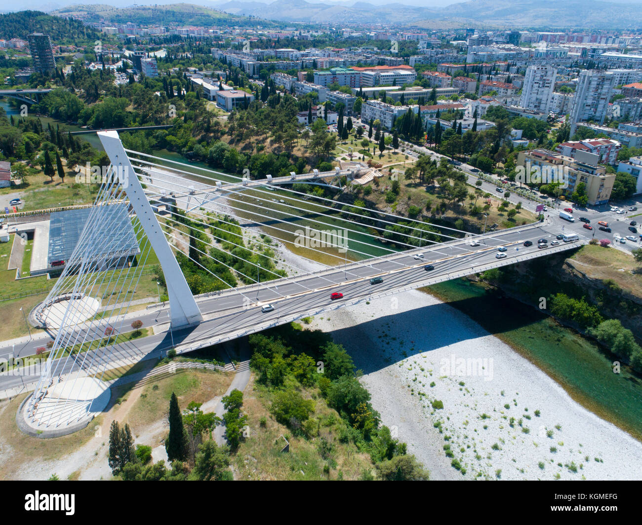 Podgorica millennium brücke -Fotos und -Bildmaterial in hoher Auflösung ...
