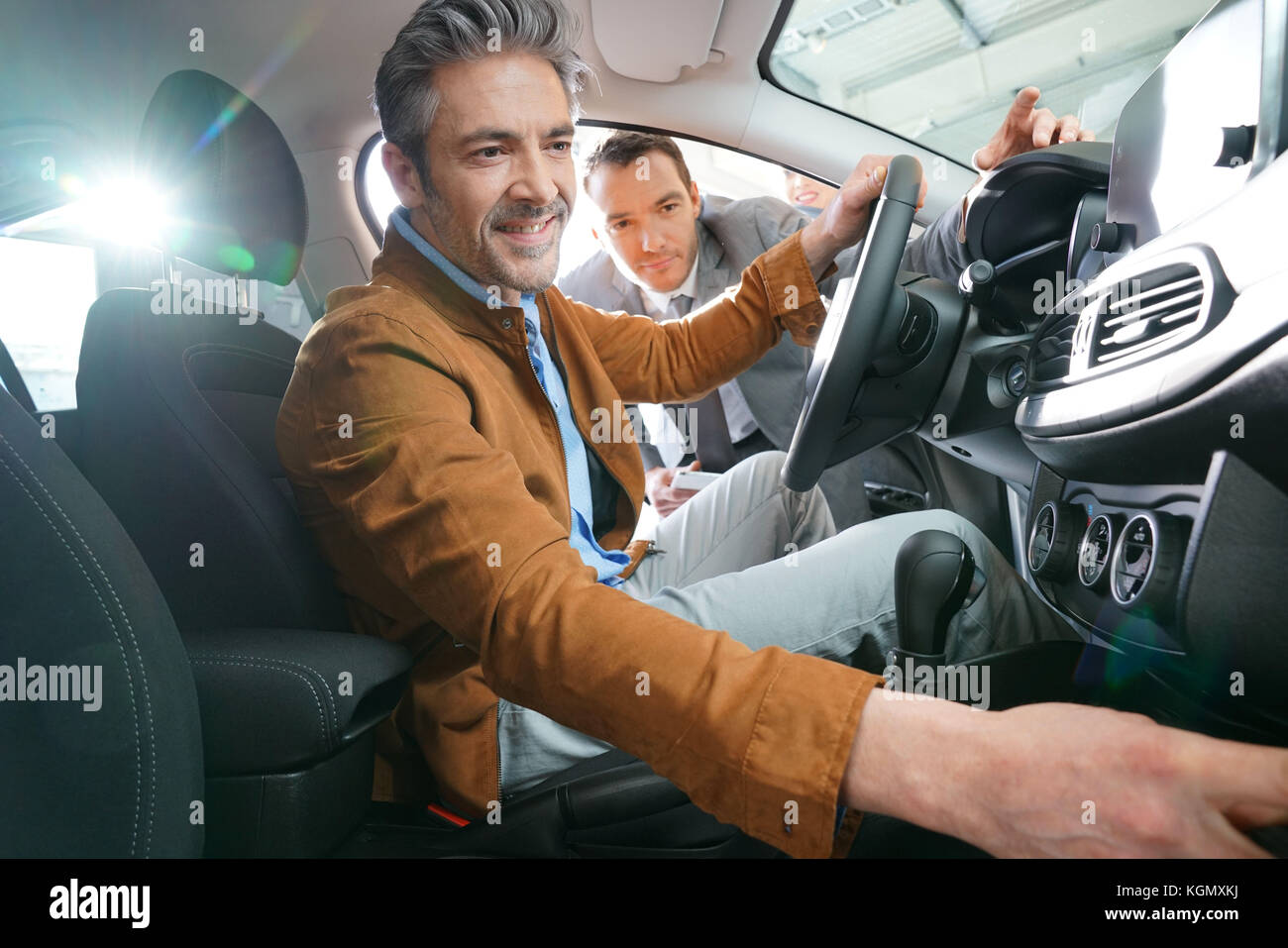 Auto dealership -Fotos und -Bildmaterial in hoher Auflösung – Alamy