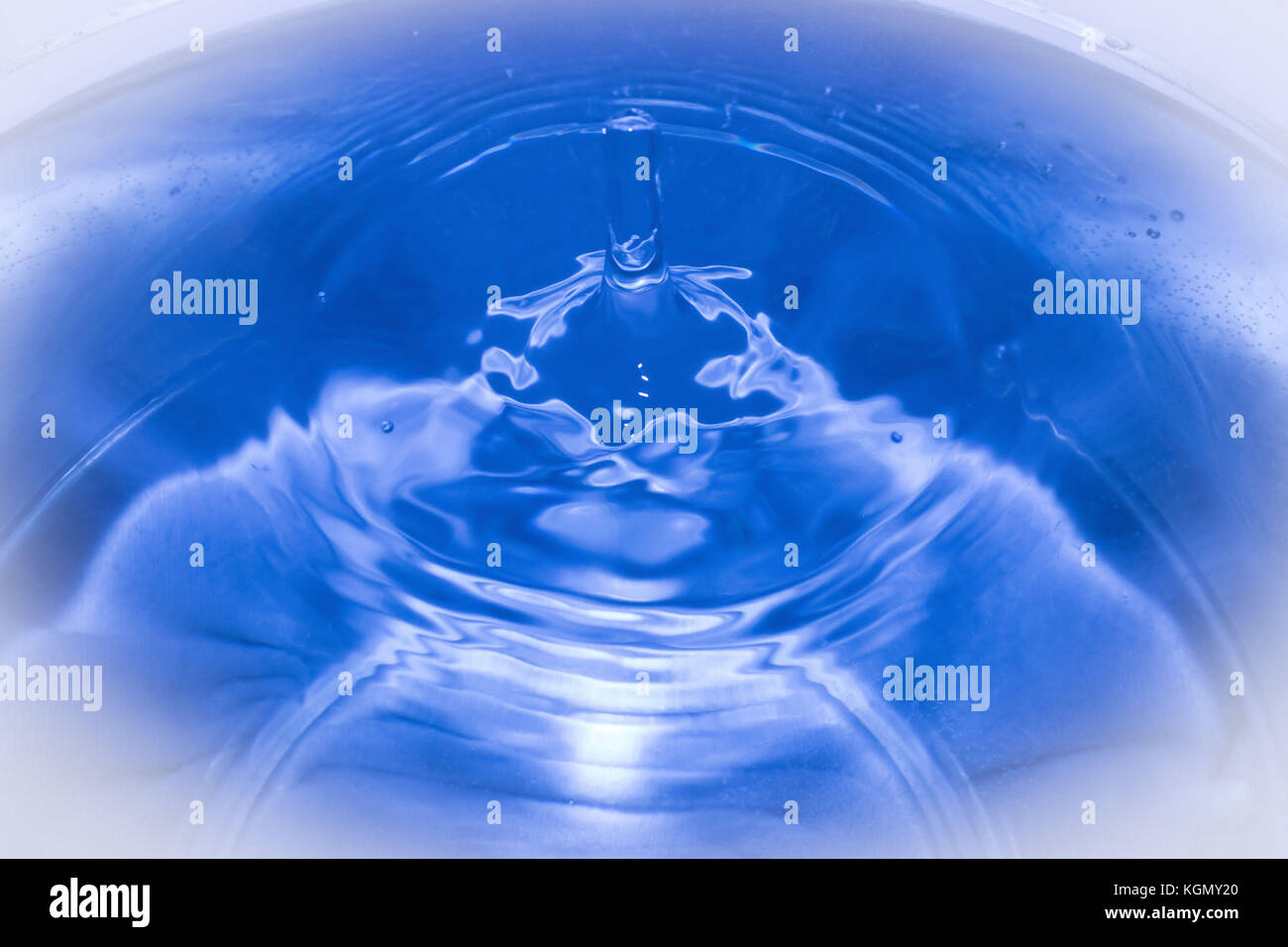 Wasser tropfen -Fotos und -Bildmaterial in hoher Auflösung - Seite 2 - Alamy