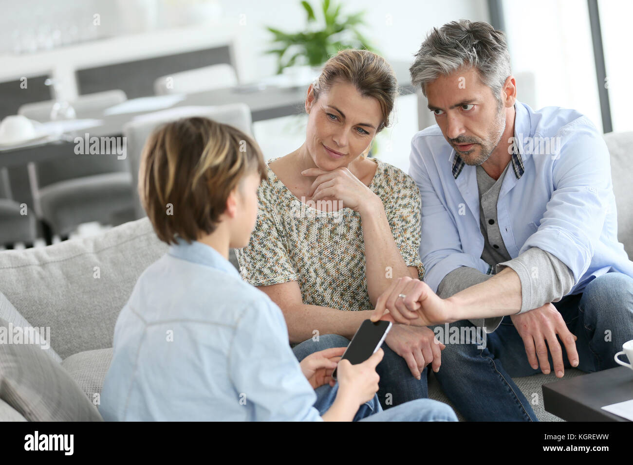 Teenager Mit Eltern Stockfotos und -bilder Kaufen - Alamy