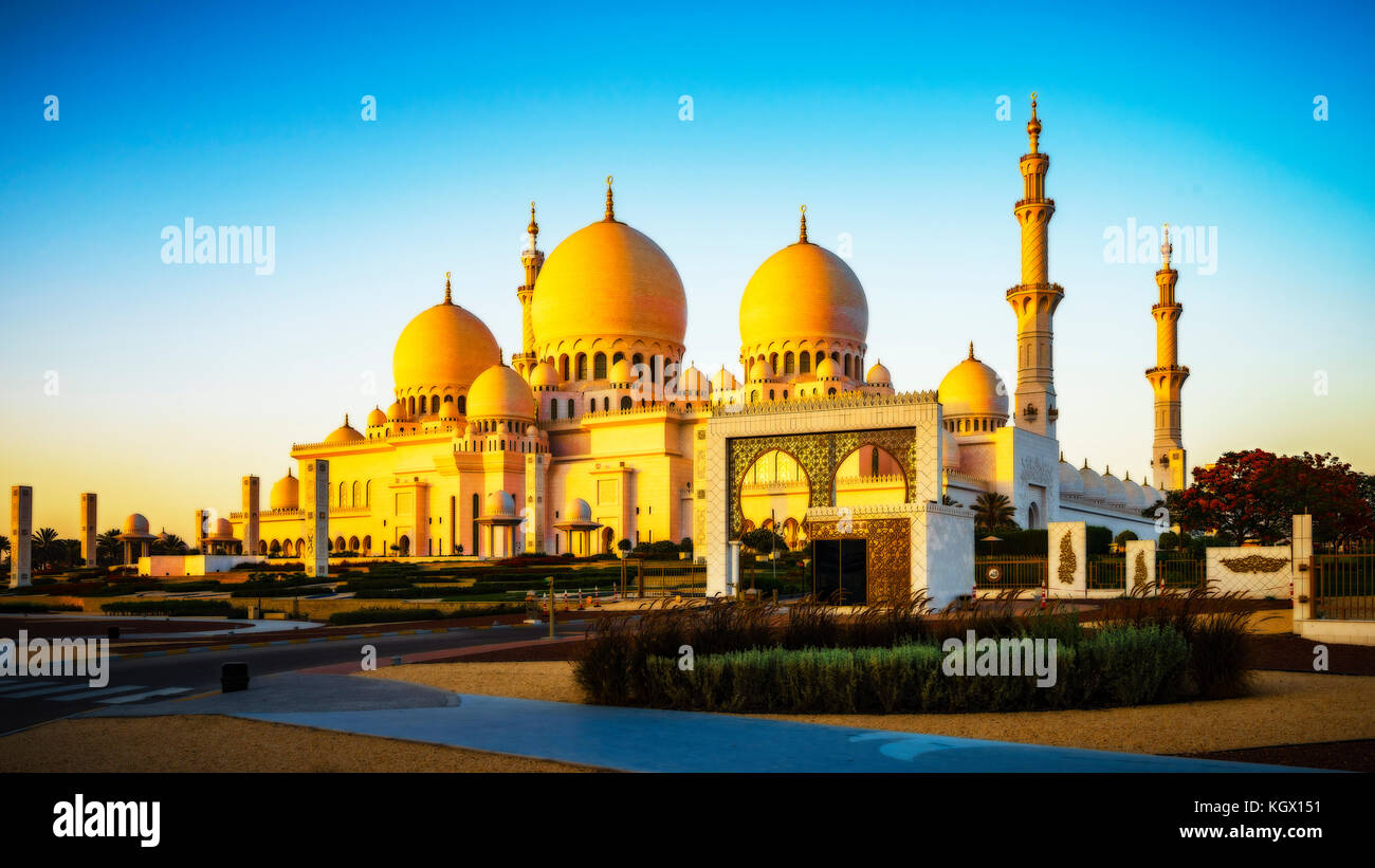 Sheikh zayed moschee bei sonnenuntergang -Fotos und -Bildmaterial in ...