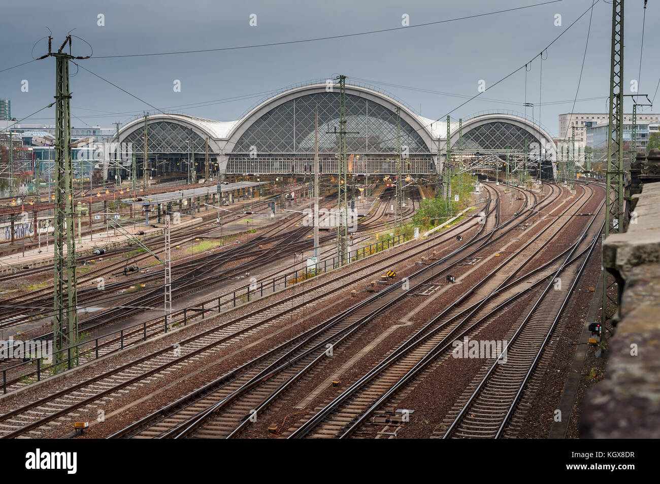 Hauptbahnhof in Dresden Deutschland Herbst bewölkter Tag ...