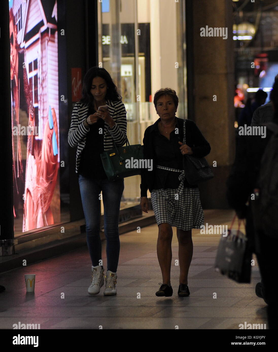 Mailand, Laura barriales in der Mitte mit Mamma Lucia die neue Braut ...