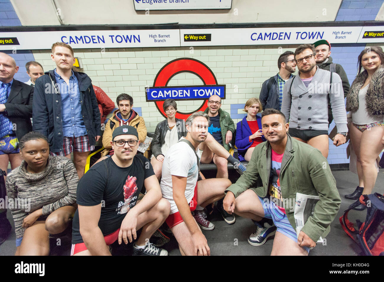 No pants subway ride day -Fotos und -Bildmaterial in hoher Auflösung ...