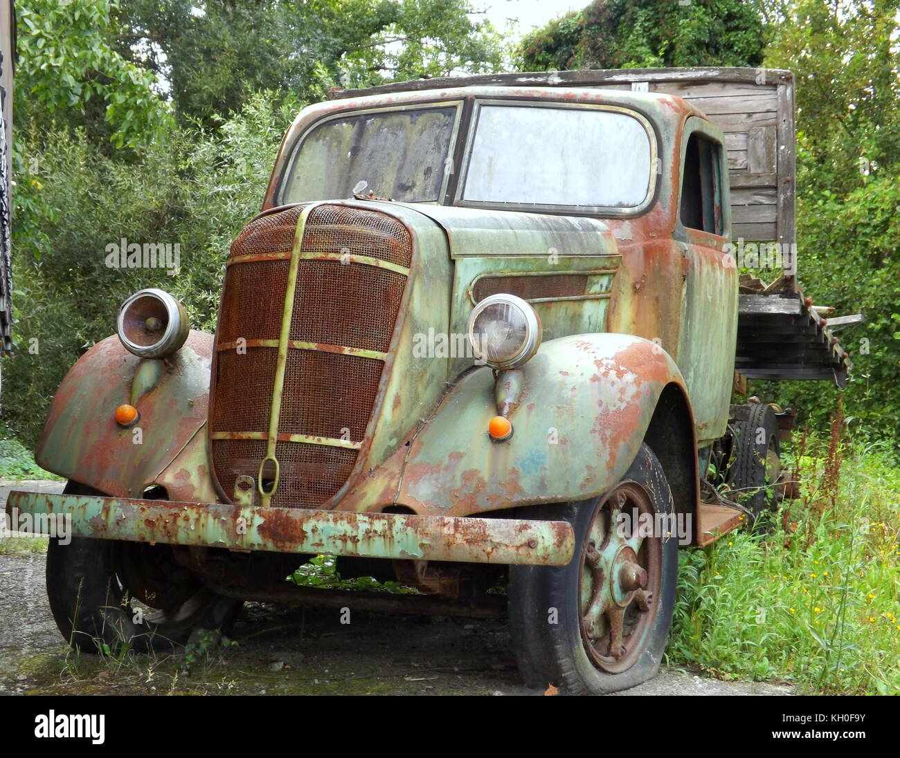 Rostiger alter lkw -Fotos und -Bildmaterial in hoher Auflösung - Seite ...