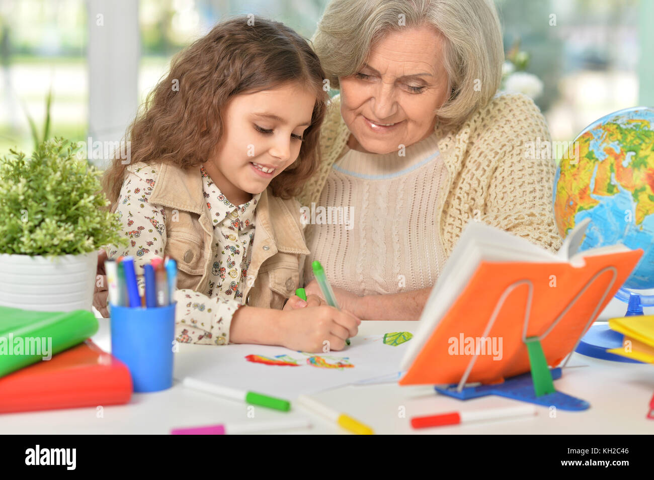 Kreative oma -Fotos und -Bildmaterial in hoher Auflösung – Alamy