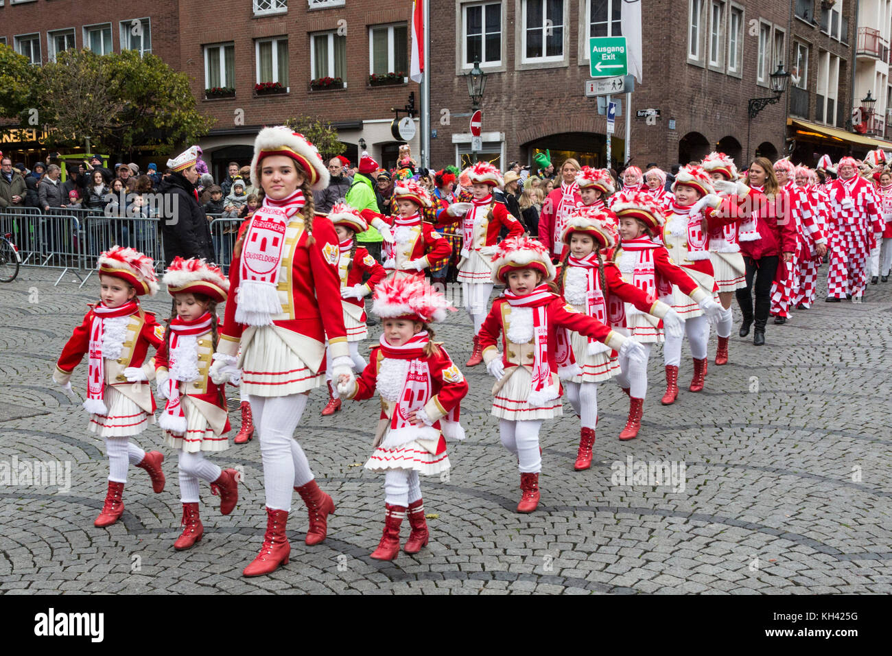 Die deutsche Karnevalssaison beginnt traditionell mit dem Hoppeditz Erwachen am 11. November in ...