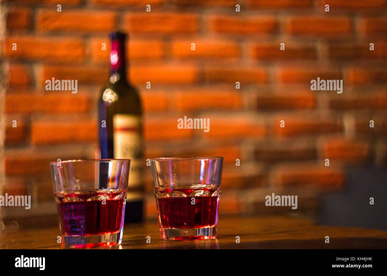 Zwei paar objekte -Fotos und -Bildmaterial in hoher Auflösung – Alamy