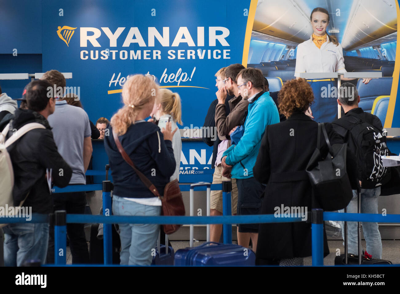 Ryanair kundenservice -Fotos und -Bildmaterial in hoher Auflösung – Alamy
