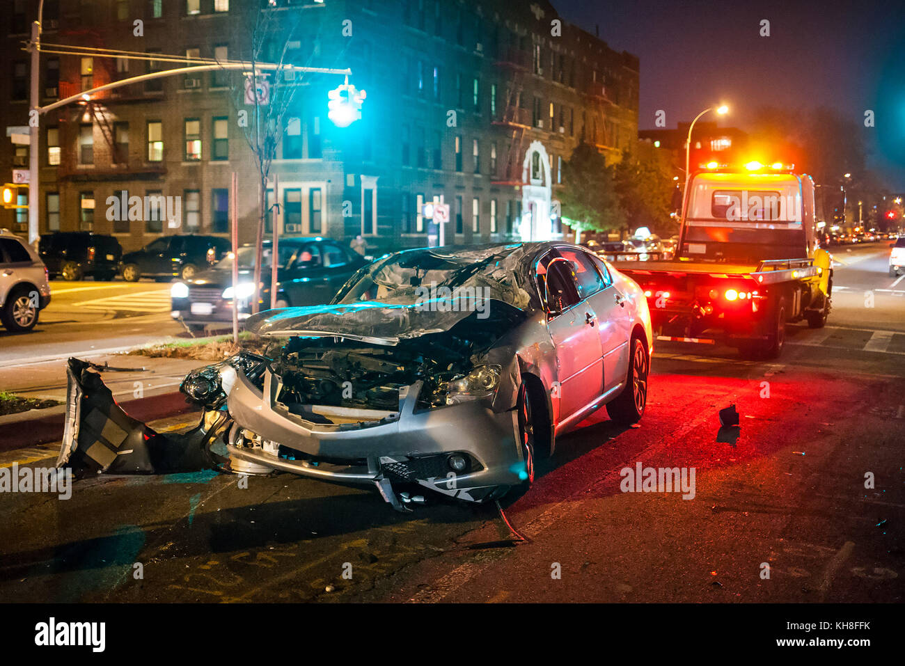 Car accident night -Fotos und -Bildmaterial in hoher Auflösung – Alamy