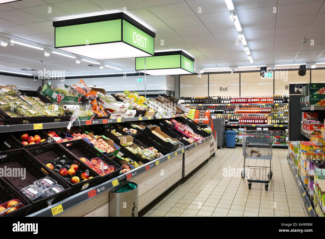 Im aldi supermarkt -Fotos und -Bildmaterial in hoher Auflösung – Alamy
