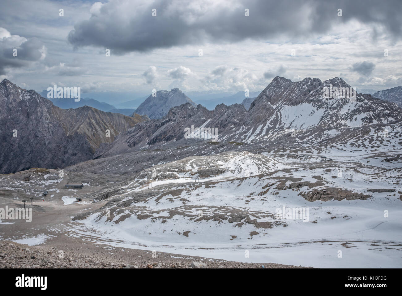 Überblick über das zugspitzplatt und seine Pisten von der Bergstation ...