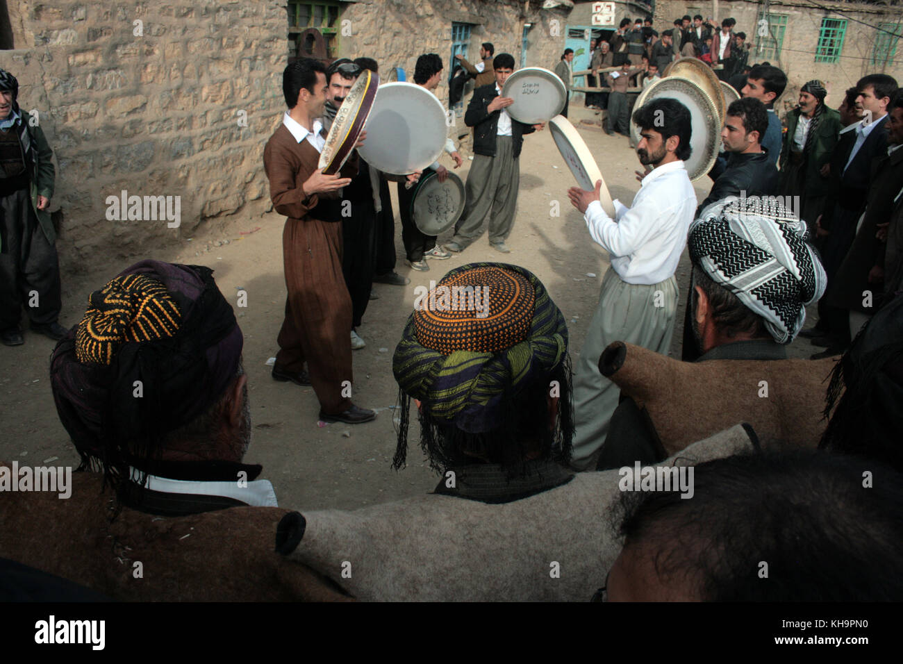 Kurdisches instrument -Fotos und -Bildmaterial in hoher Auflösung – Alamy