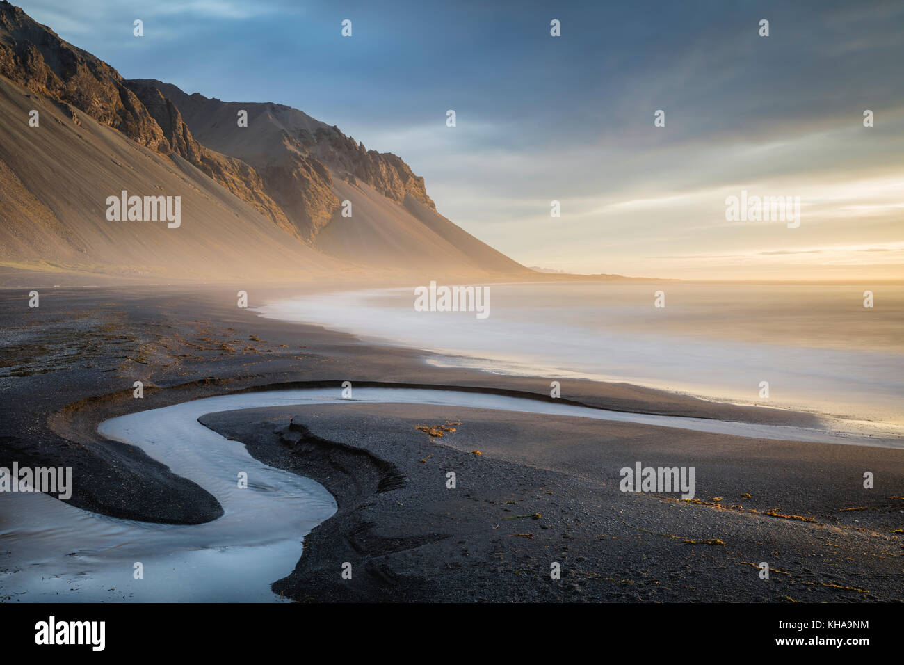 Fluss ins meer -Fotos und -Bildmaterial in hoher Auflösung – Alamy
