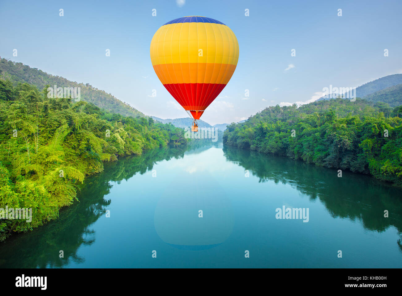 Ballon von ballons -Fotos und -Bildmaterial in hoher Auflösung – Alamy